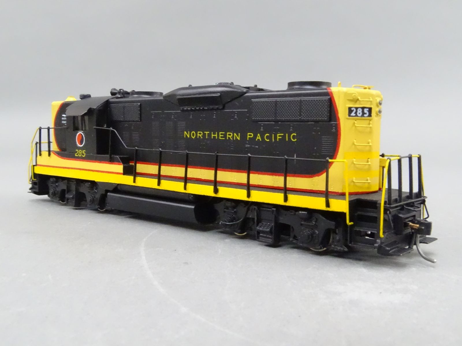 HO Brass Model - Hallmark NP Northern Pacific EMD GP18 #285 - Custom ...