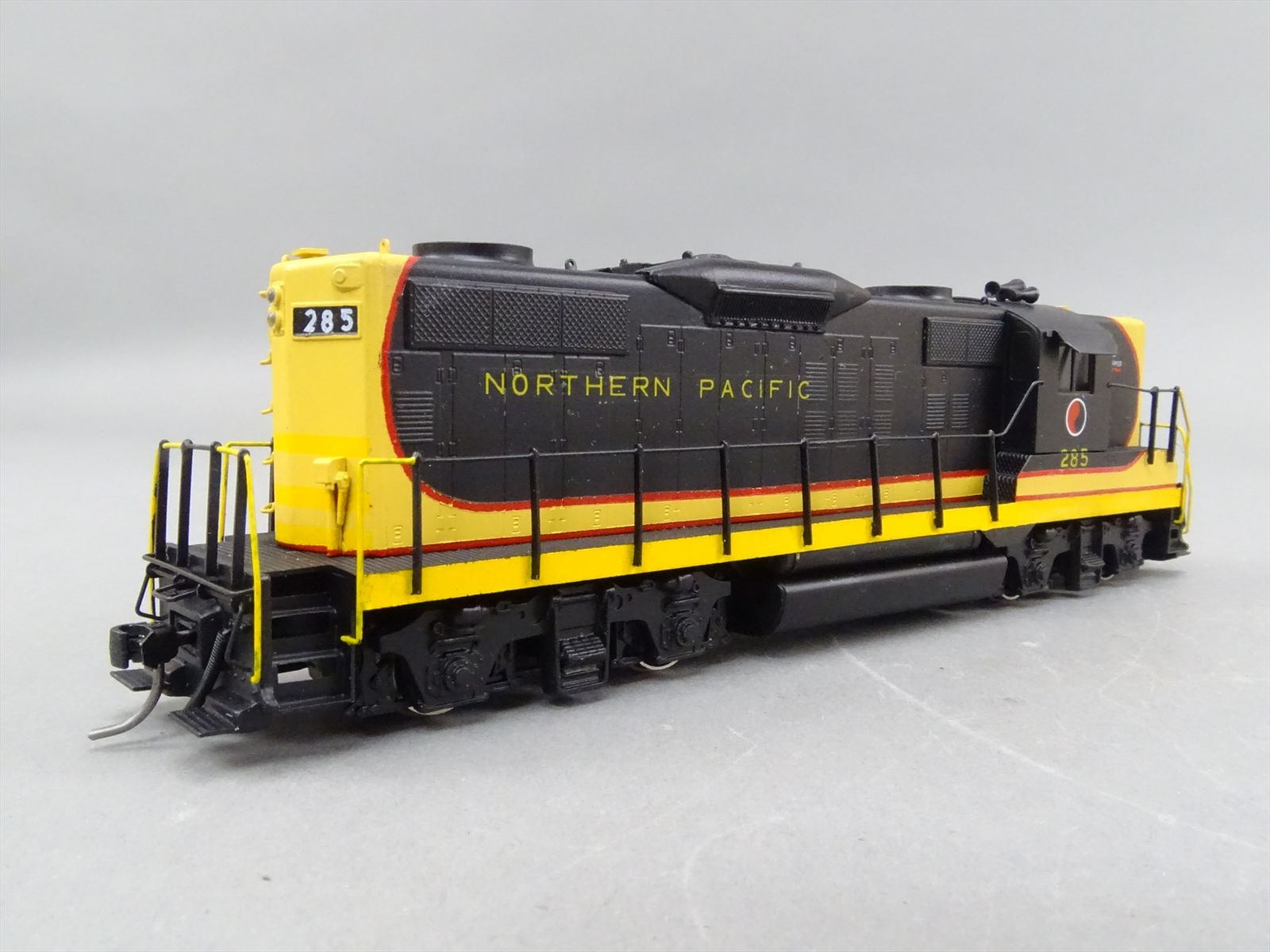 HO Brass Model - Hallmark NP Northern Pacific EMD GP18 #285 - Custom ...