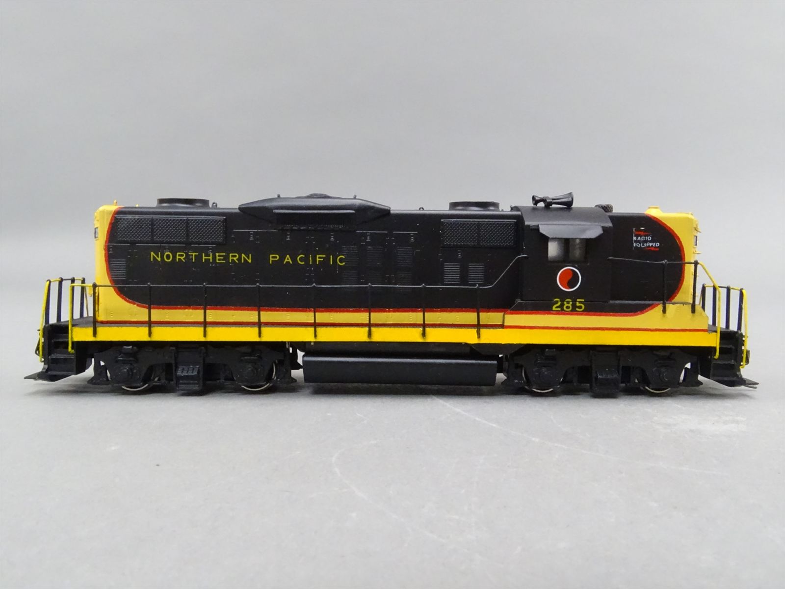 HO Brass Model - Hallmark NP Northern Pacific EMD GP18 #285 - Custom ...