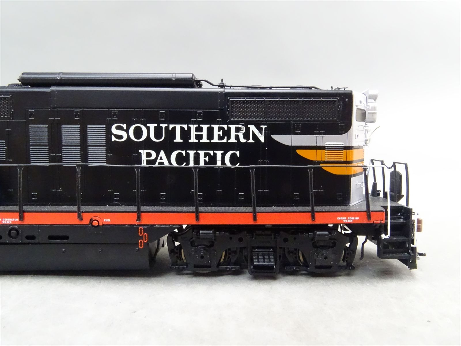 HO Plastic Model - Athearn Genesis G62739 SP Southern Pacific GP9 #5622 DCC + Sound