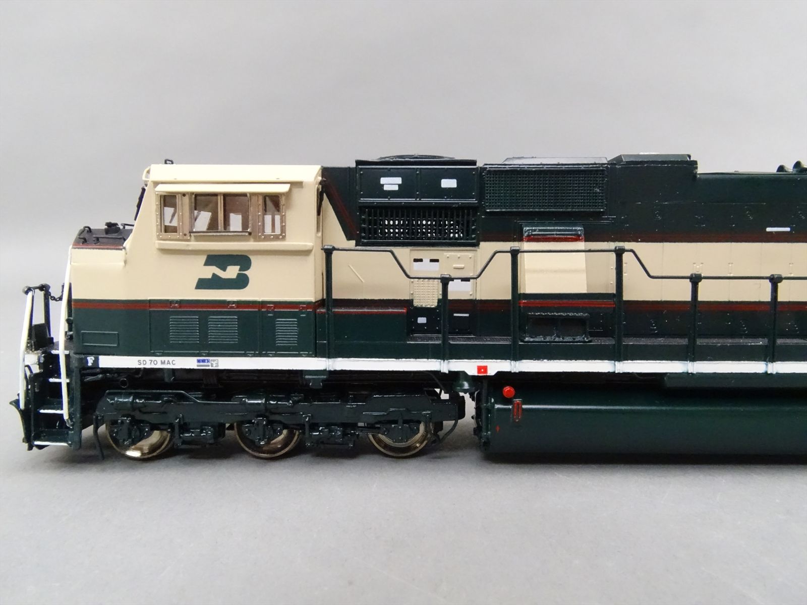 HO Brass Model - OMI 5839.1 BN Burlington Northern SD70MAC #9400 - F/P - 1995 Run - Ajin
