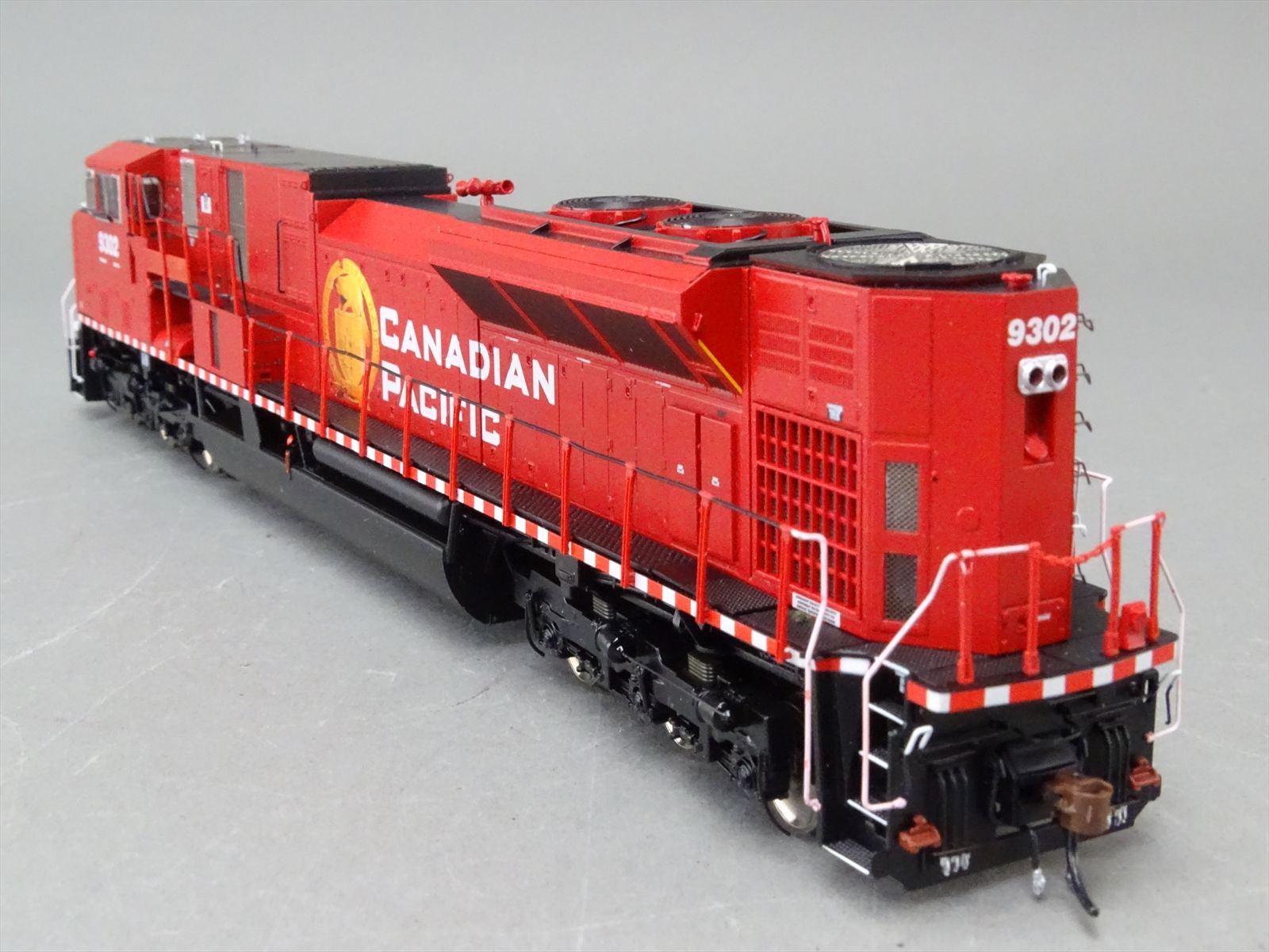 HO Plastic Model - Athearn Genesis ATHG27332 CP Canadian Pacific SD90MAC-H Phase II #9302 - F/P ...