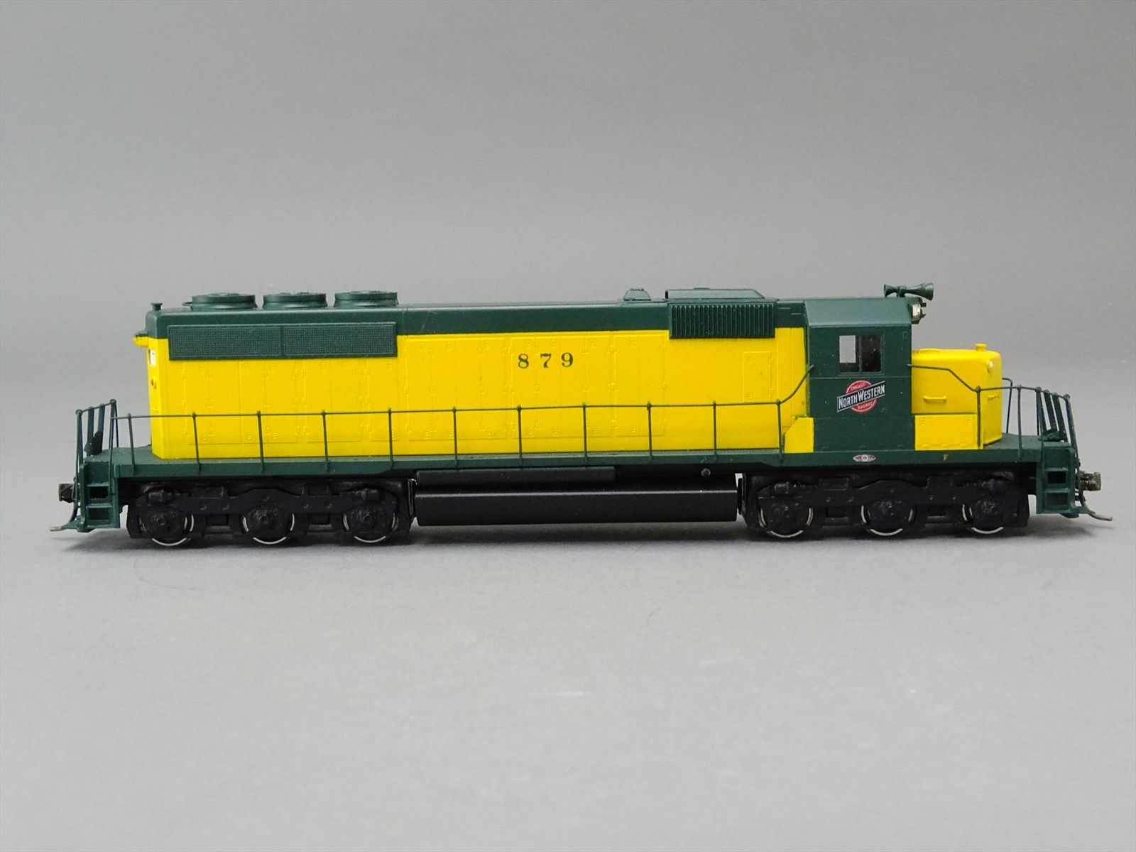 HO Brass Model - ALCO D-142 C&NW Chicago & Northwestern SD40 #879 - Custom - 1969 Run - Kumata