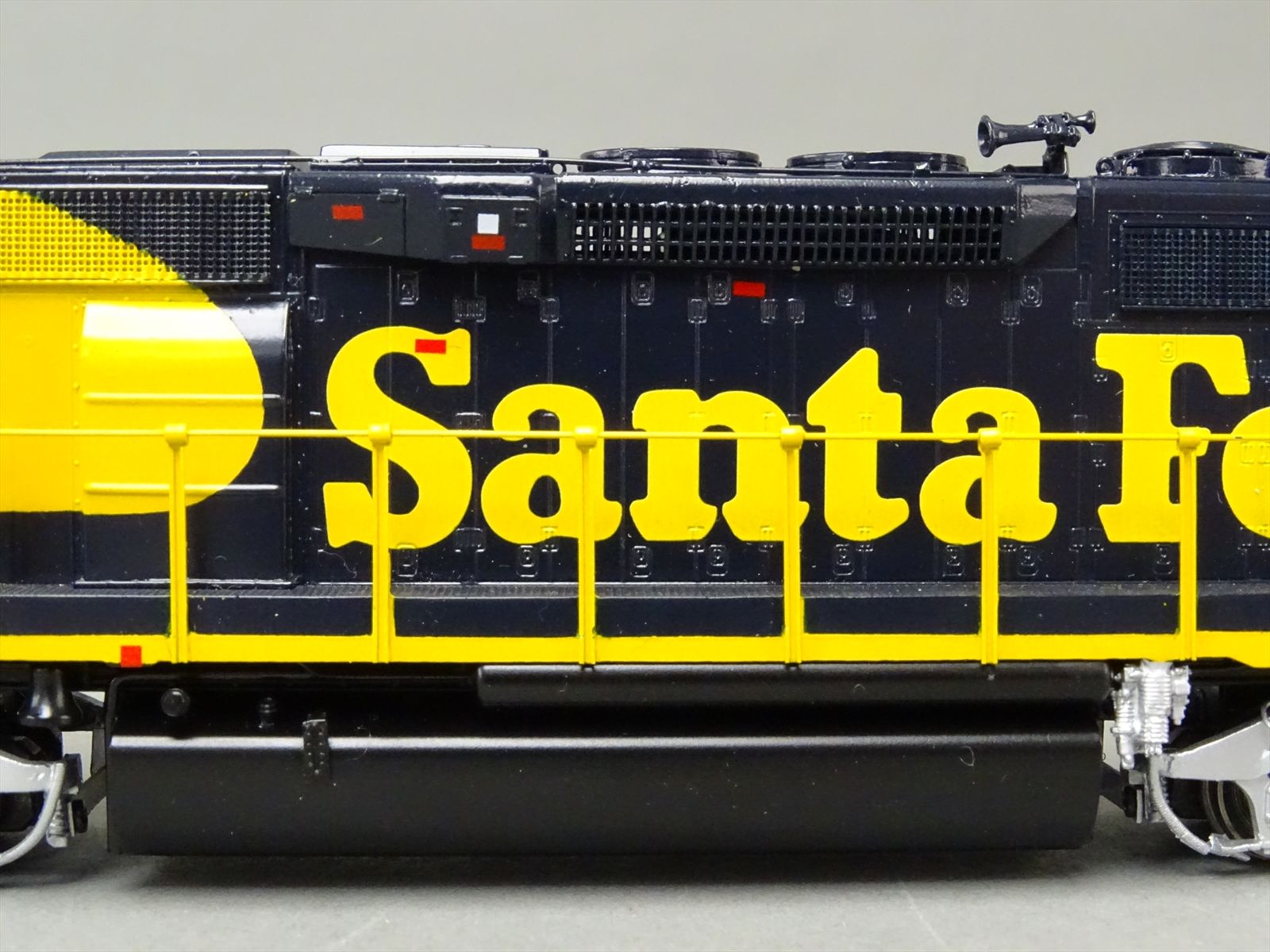 HO Brass Model Train - OMI 6661.1 AT&SF SD40-2 #5141 - F/P - 1998 Run ...