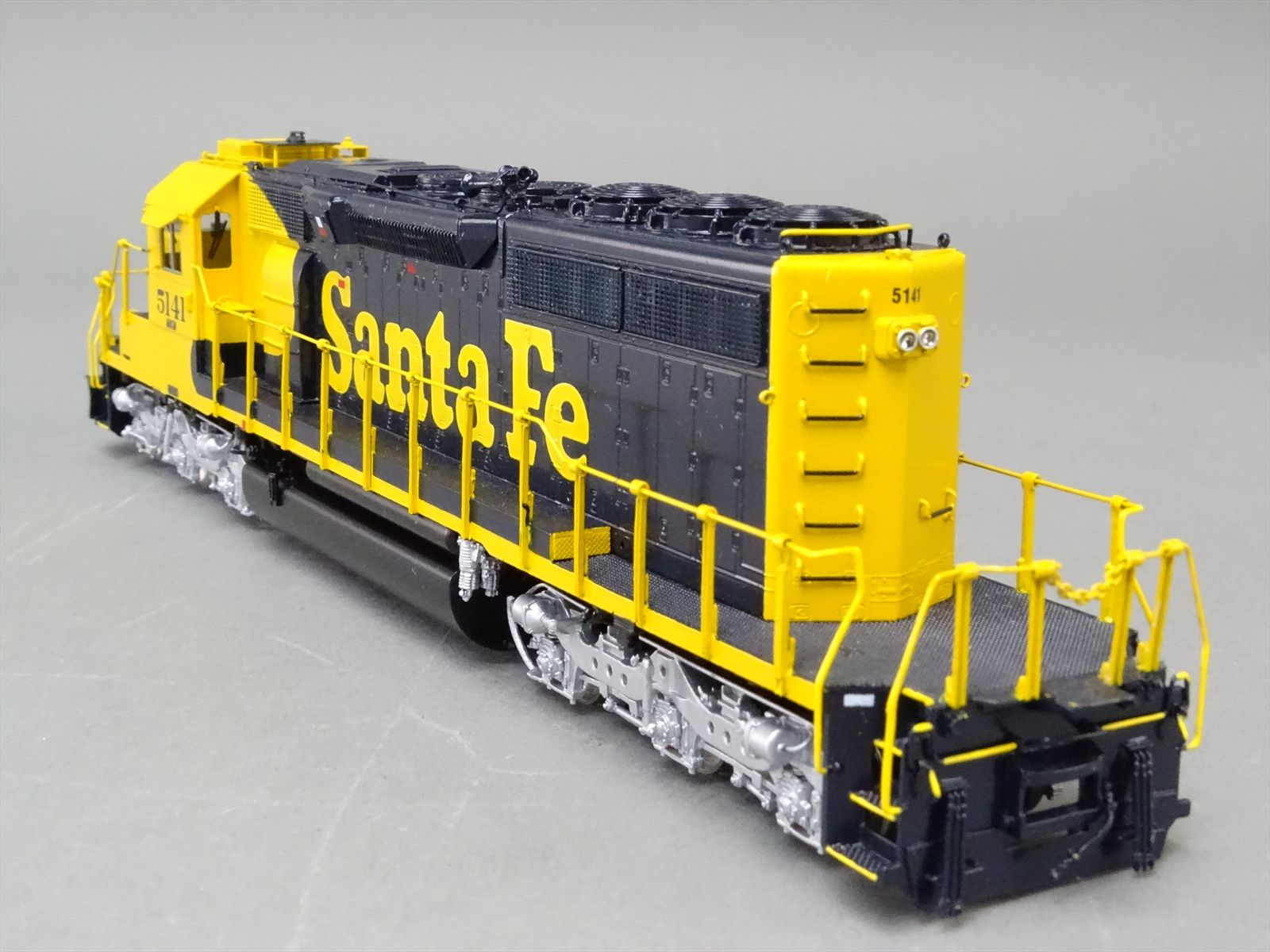 HO Brass Model Train - OMI 6661.1 AT&SF SD40-2 #5141 - F/P - 1998 Run ...