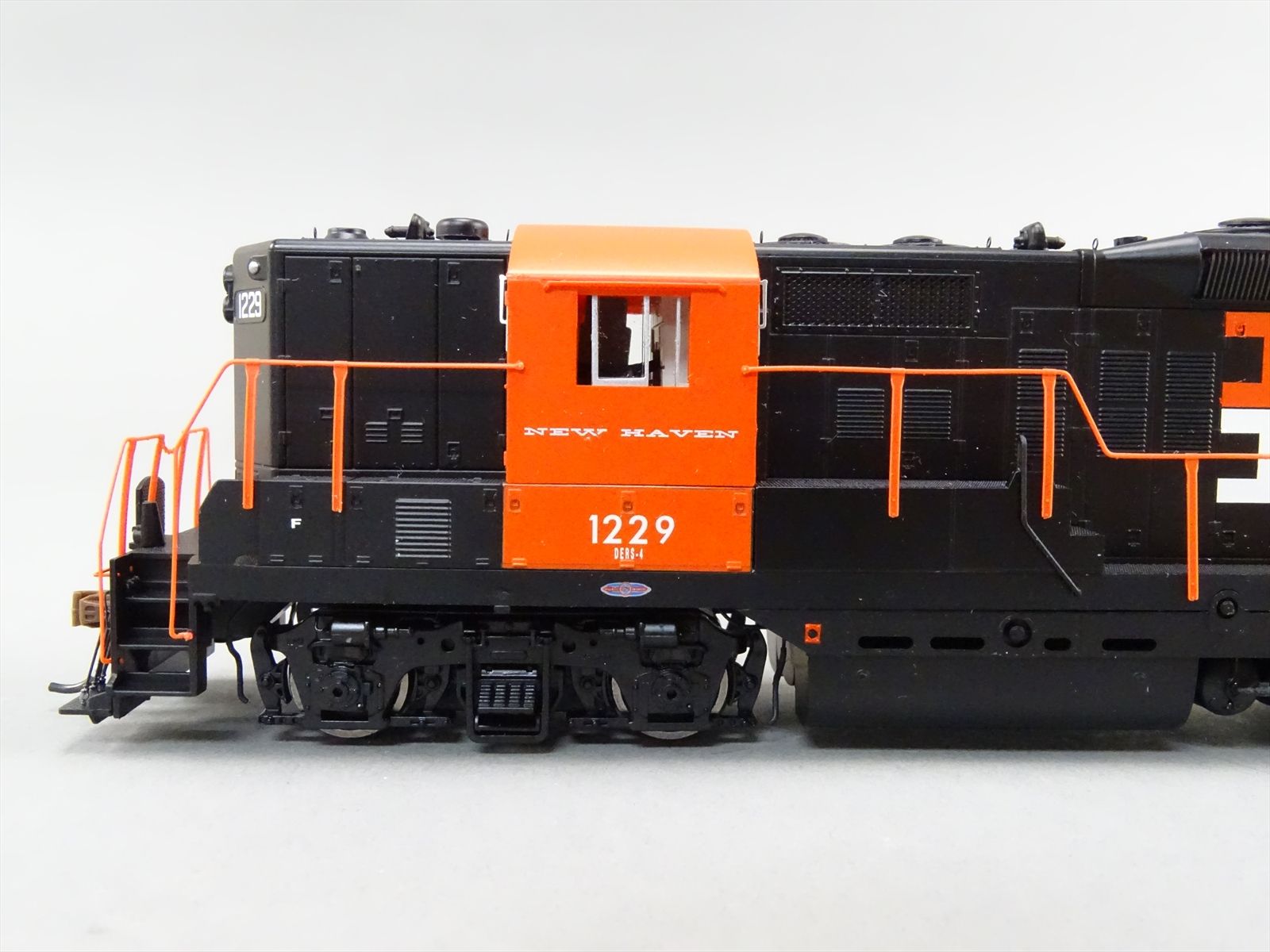 HO Plastic Model - Athearn Genesis ATHG62923 NH New Haven GP9 #1229 - F ...