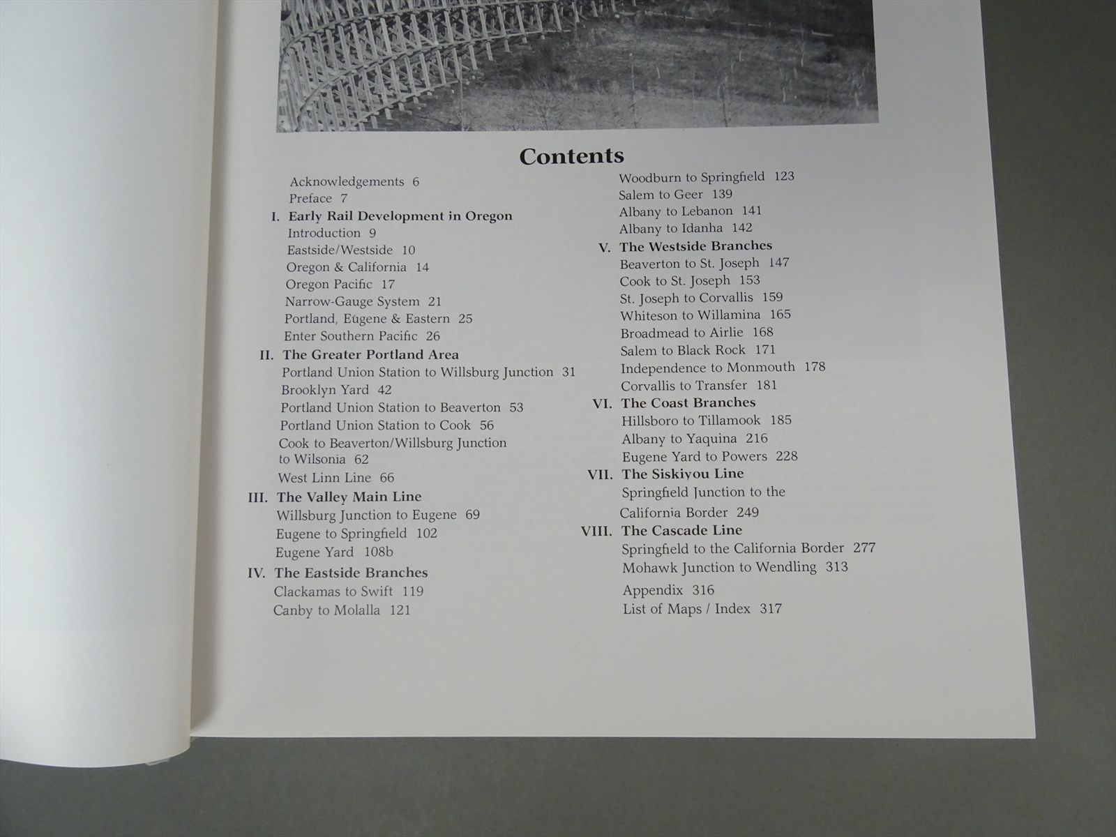 Railroad Book - The Southern Pacific in Oregon - Austin & Dill - 320 pages