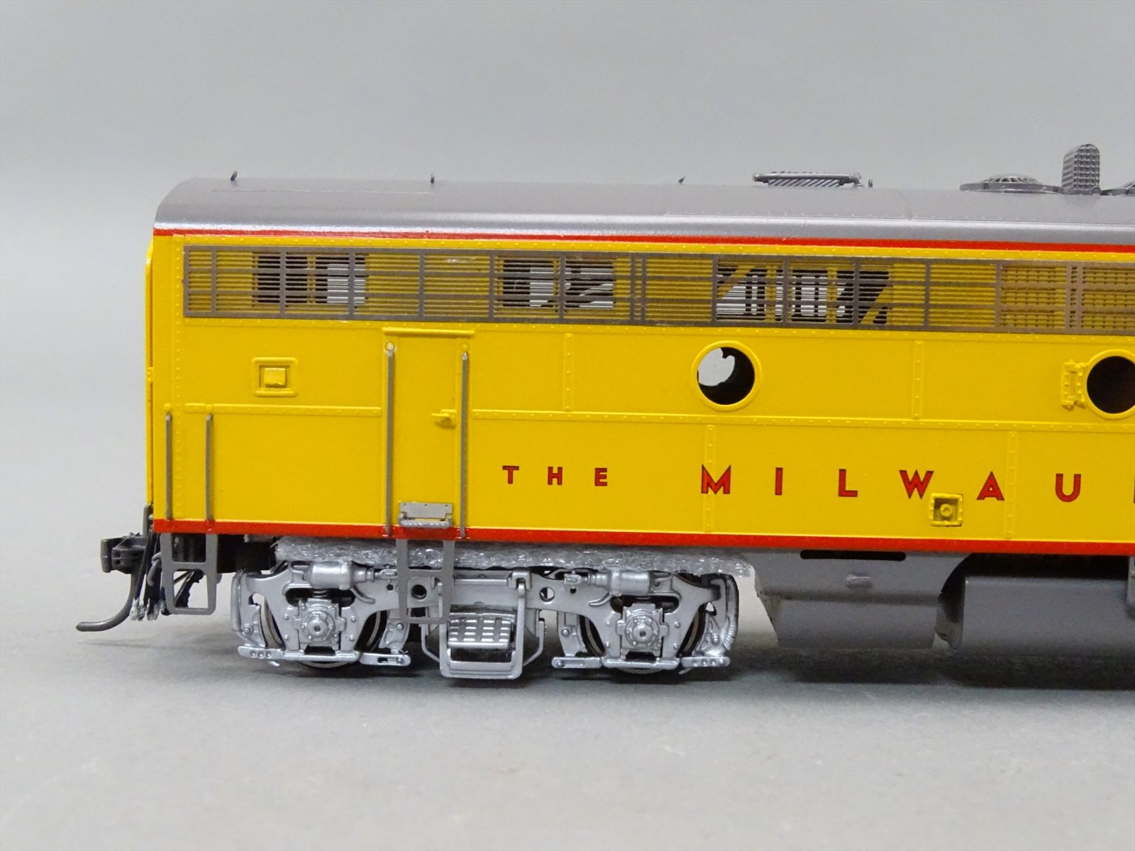 HO Brass Model - DP 2096UB Milwaukee Road F7 F7B B-Unit #102B - F/P - 2006 Run - Ajin