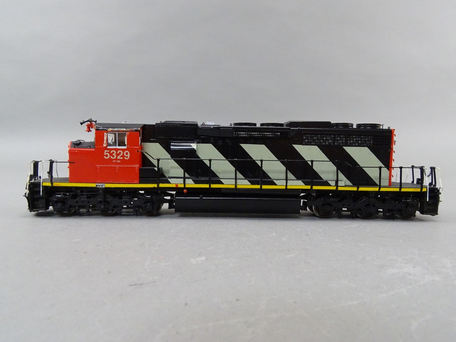 HO Brass Model - OMI 5306 CN CNR SD40-2 SD40-2W Wide Cab #5329 - Custom - 1988 Run - Made in Korea