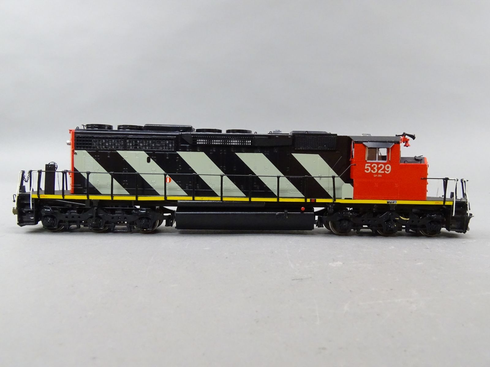 HO Brass Model - OMI 5306 CN CNR SD40-2 SD40-2W Wide Cab #5329 - Custom - 1988 Run - Made in Korea