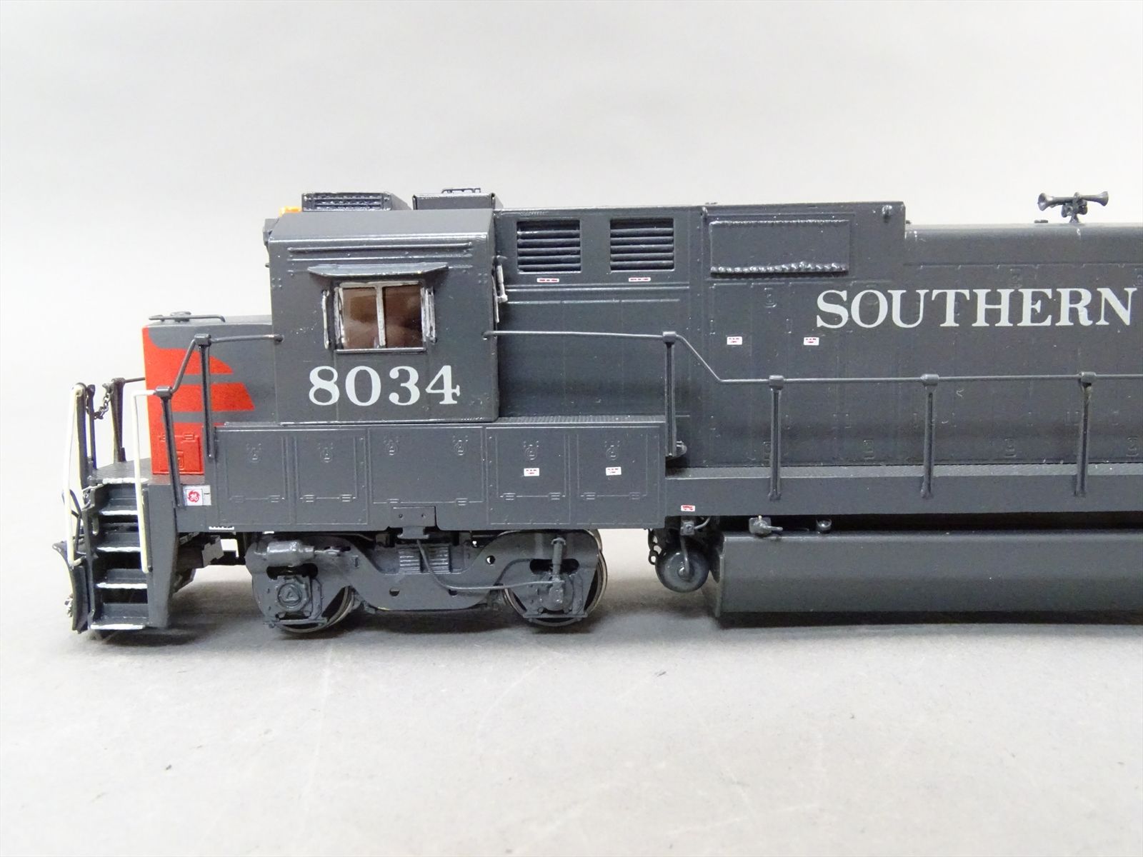 HO Brass Model - OMI 5134 SP Southern Pacific Dash 8-B39 B39-8 #8034 - Pro Paint - 1988 Run - Ajin