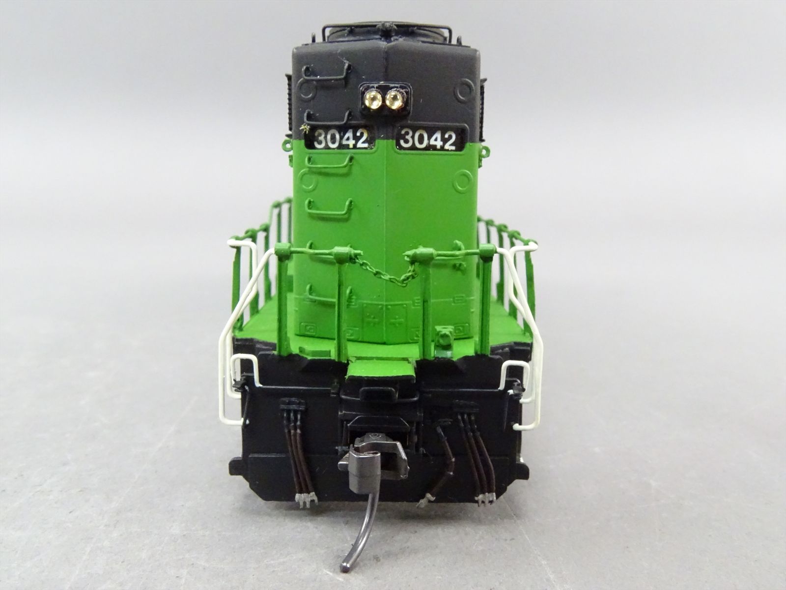 HO Brass Model - OMI 5572 BN Burlington Northern GP40-2 #3042 Late 1980's - Custom - 1993 Run ...