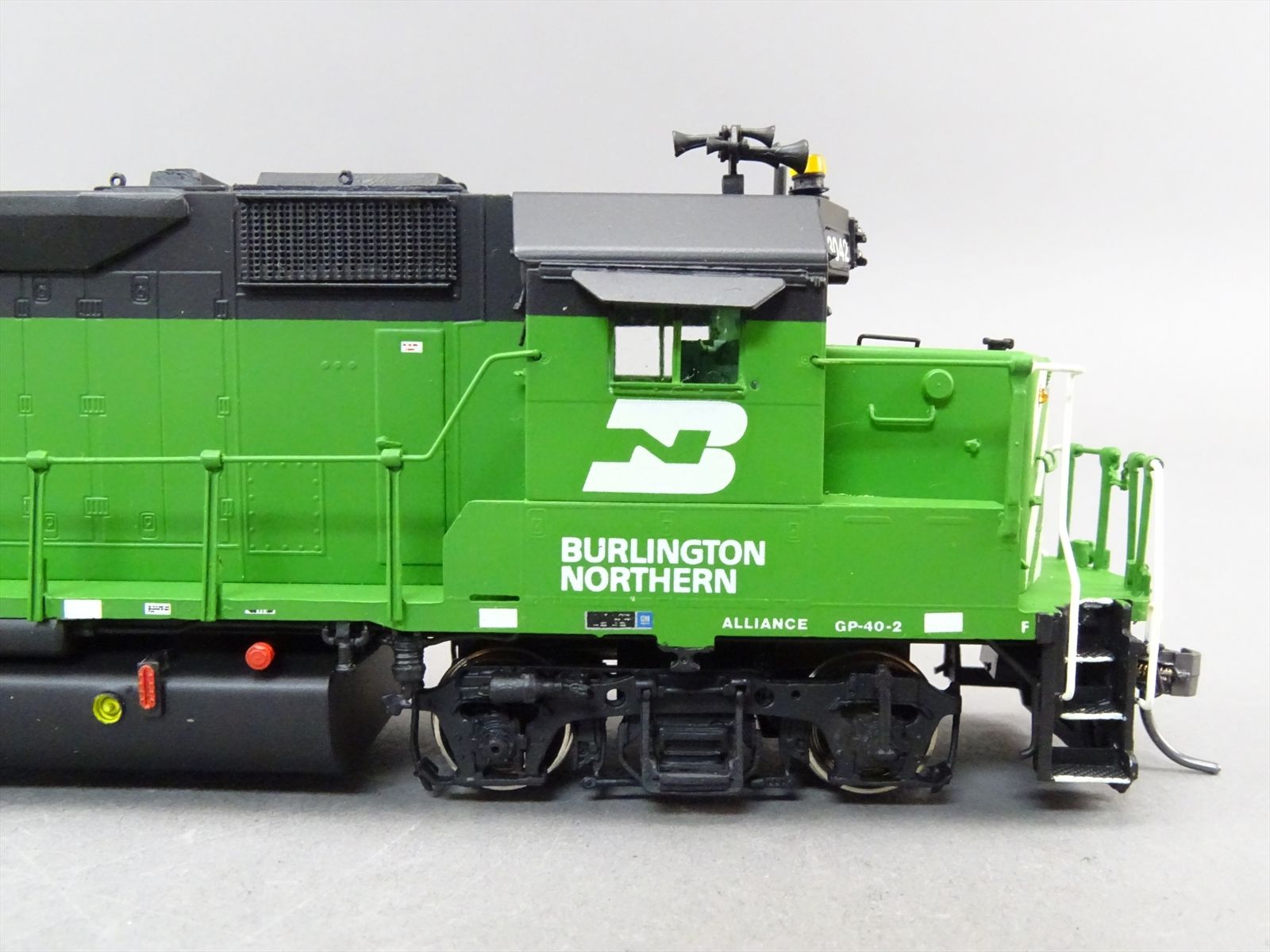 HO Brass Model - OMI 5572 BN Burlington Northern GP40-2 #3042 Late 1980's - Custom - 1993 Run ...