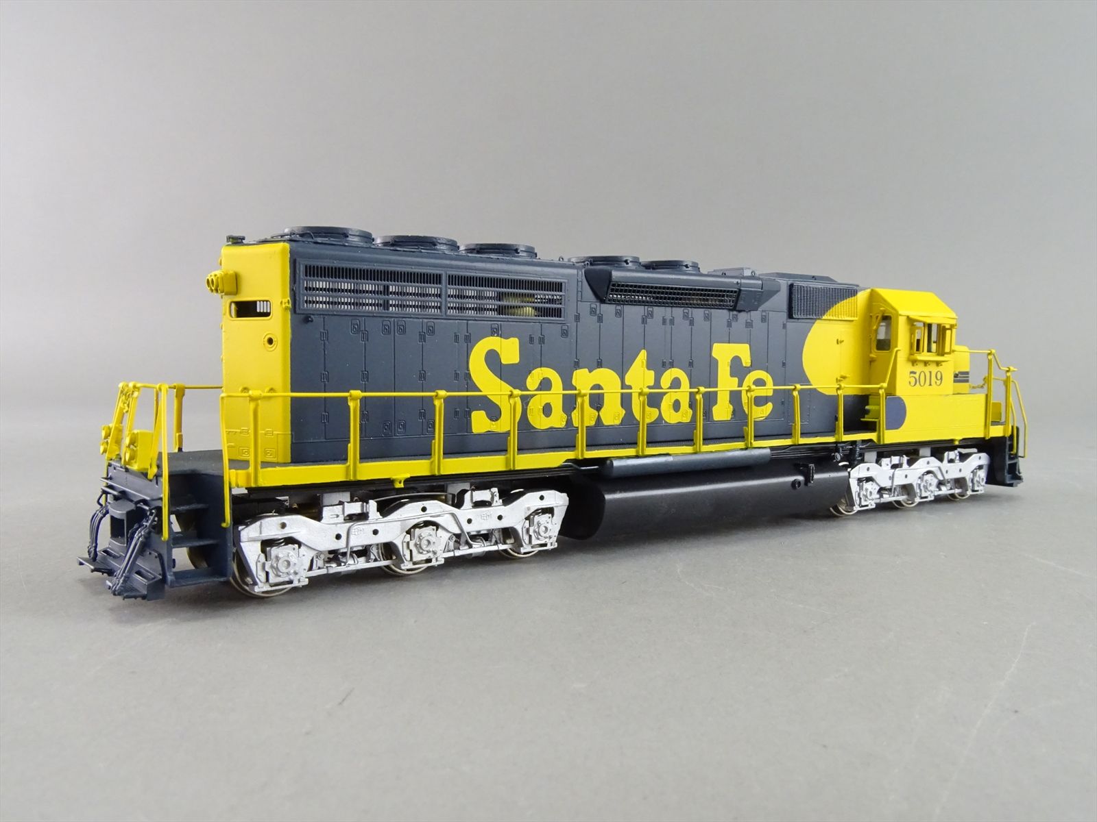 HO Brass Model - OMI 1933 AT&SF Santa Fe SD40 Low Hood #5019 - Custom - 1986 Run - Ajin
