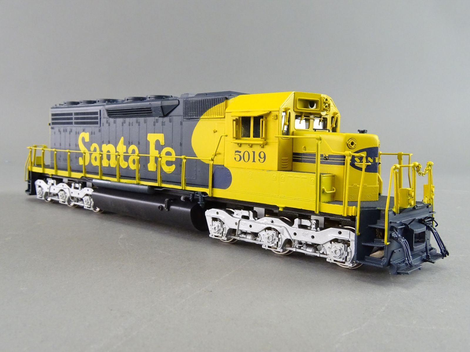 HO Brass Model - OMI 1933 AT&SF Santa Fe SD40 Low Hood #5019 - Custom - 1986 Run - Ajin