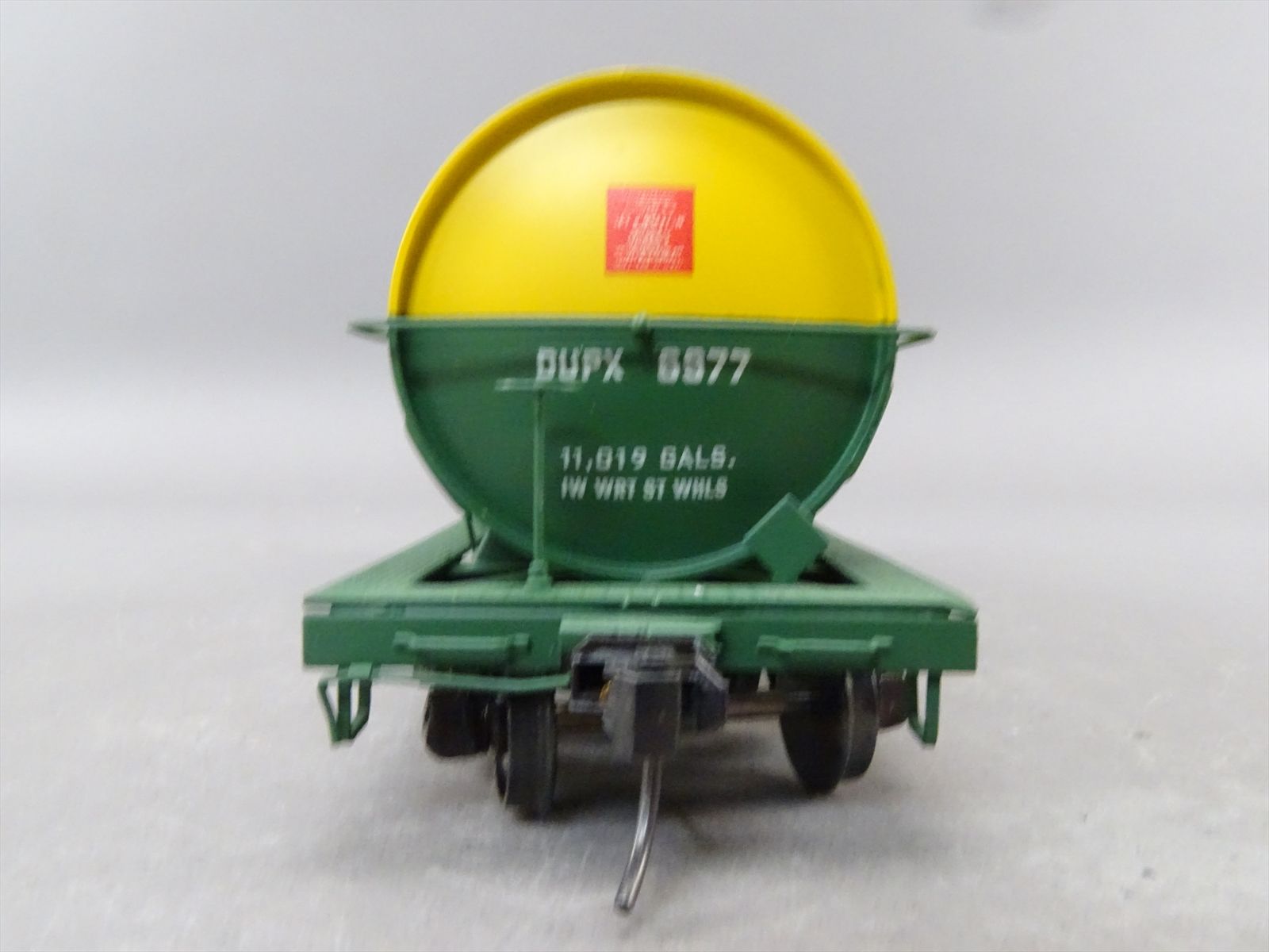 O Brass Model - USH US Hobbies 305 DUPX Dupont 10,000 Gallon Chemical Tank Car #6977 - Custom - KTM