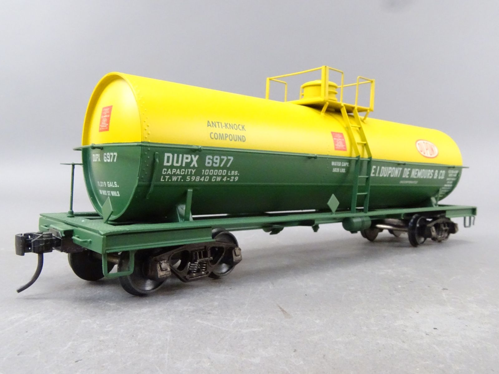 O Brass Model - USH US Hobbies 305 DUPX Dupont 10,000 Gallon Chemical Tank Car #6977 - Custom - KTM