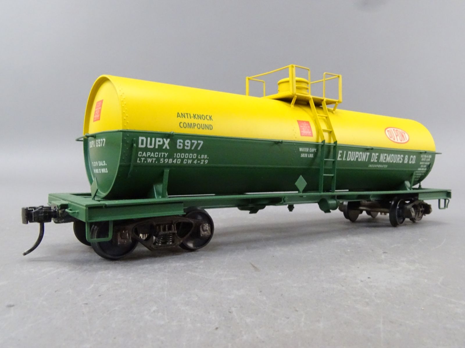 O Brass Model - USH US Hobbies 305 DUPX Dupont 10,000 Gallon Chemical Tank Car #6977 - Custom - KTM
