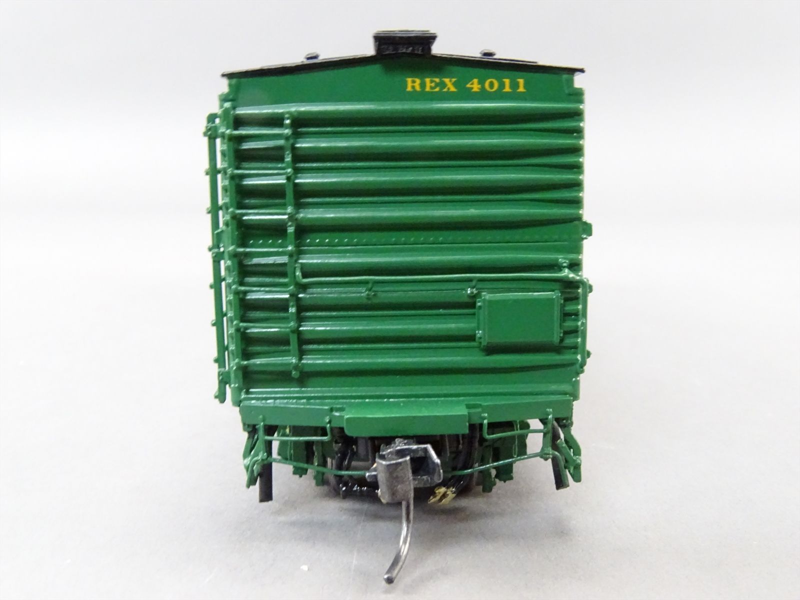 HO Brass Model - TCY 1418.1 Santa Fe REA Express Car Reefer #4011 SF ...