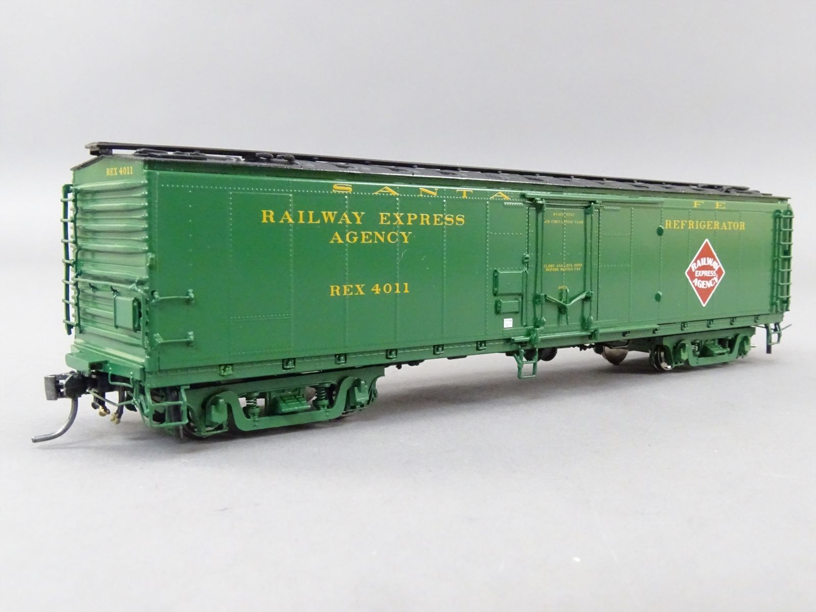 HO Brass Model - TCY 1418.1 Santa Fe REA Express Car Reefer #4011 SF ...