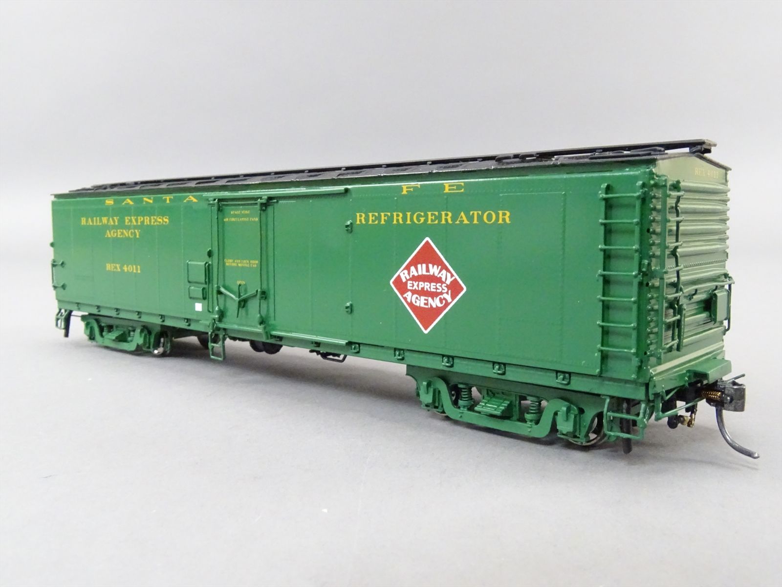 HO Brass Model - TCY 1418.1 Santa Fe REA Express Car Reefer #4011 SF ...