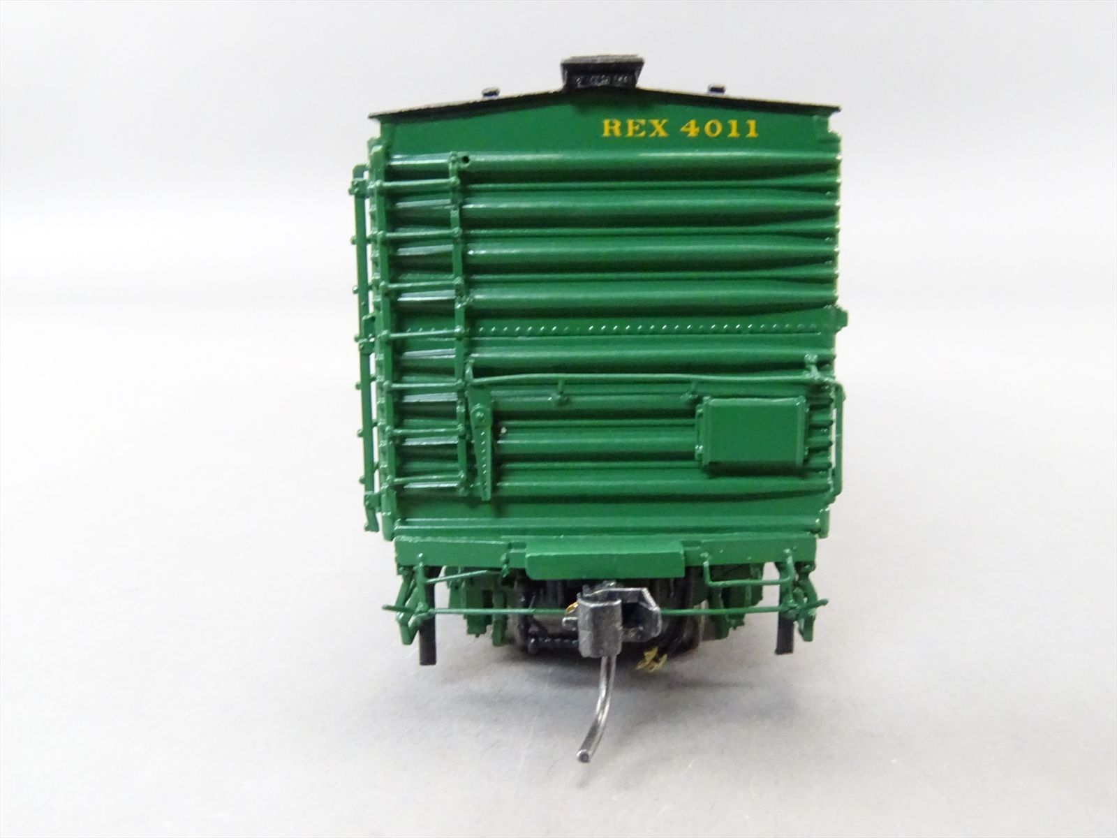 HO Brass Model - TCY 1418.1 Santa Fe REA Express Car Reefer #4011 SF ...