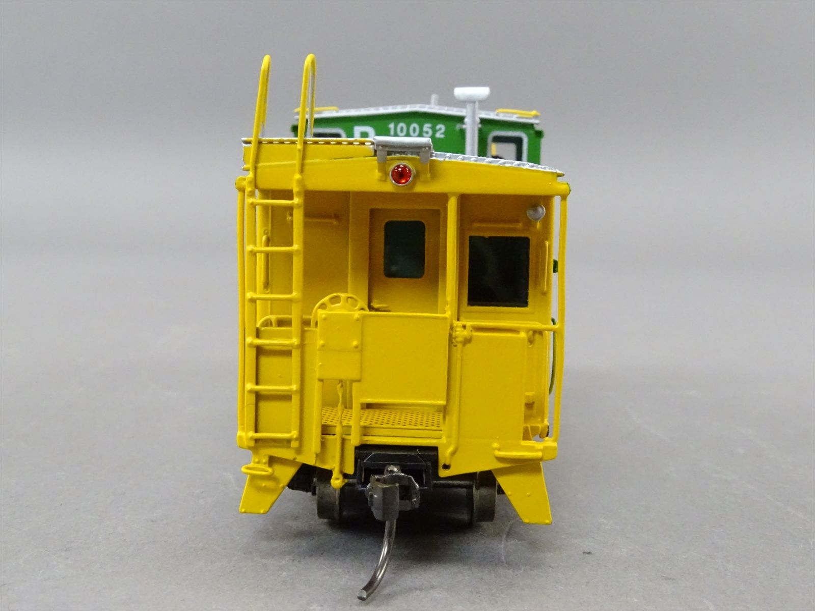 HO Brass Model - OMI 4243.2 BN Burlington Northern International W-V Wide Vision Caboose #10052 ...
