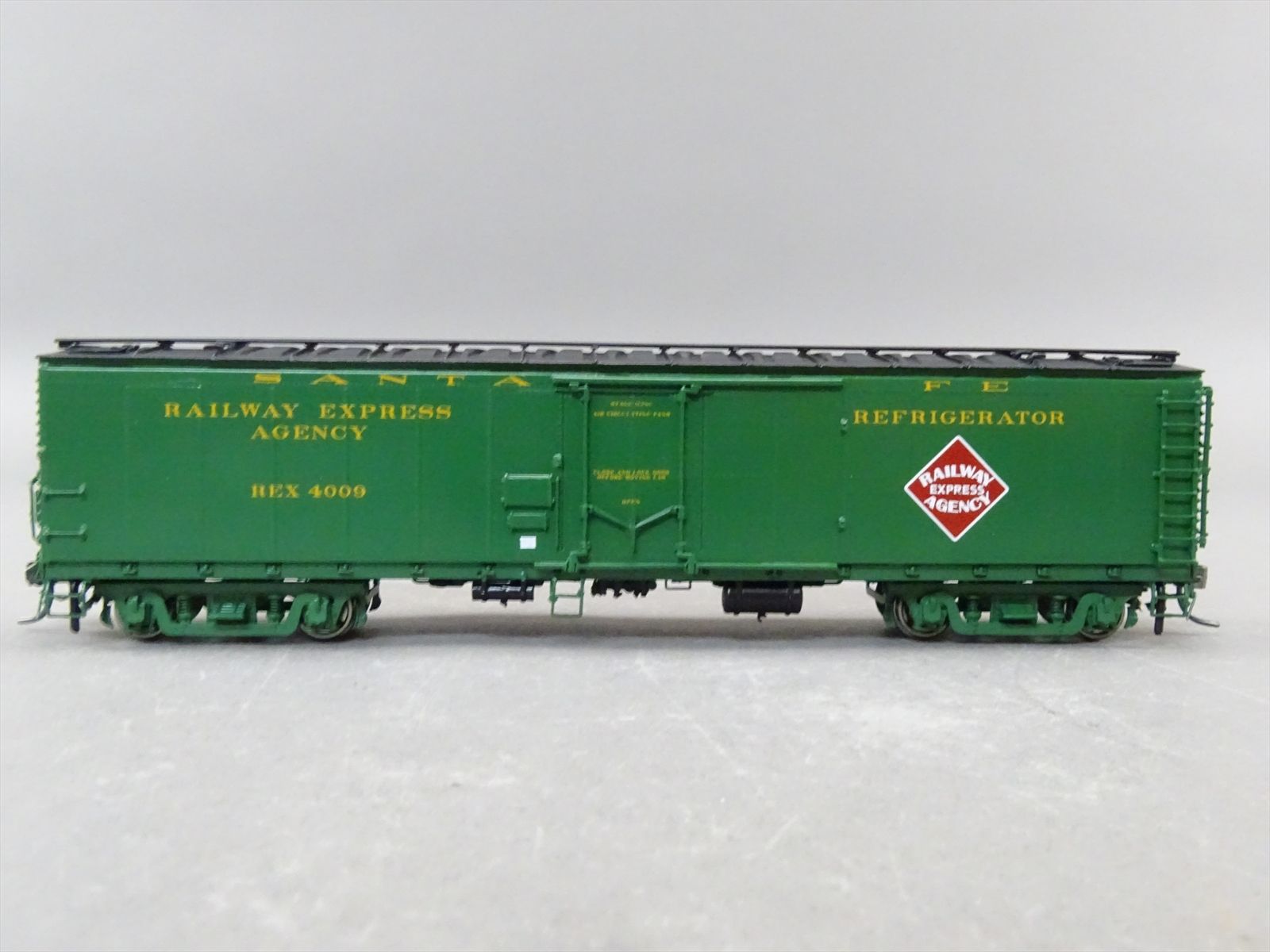 HO Brass Model - TCY 1418.1 Santa Fe REA Express Car Reefer #4009 SF ...