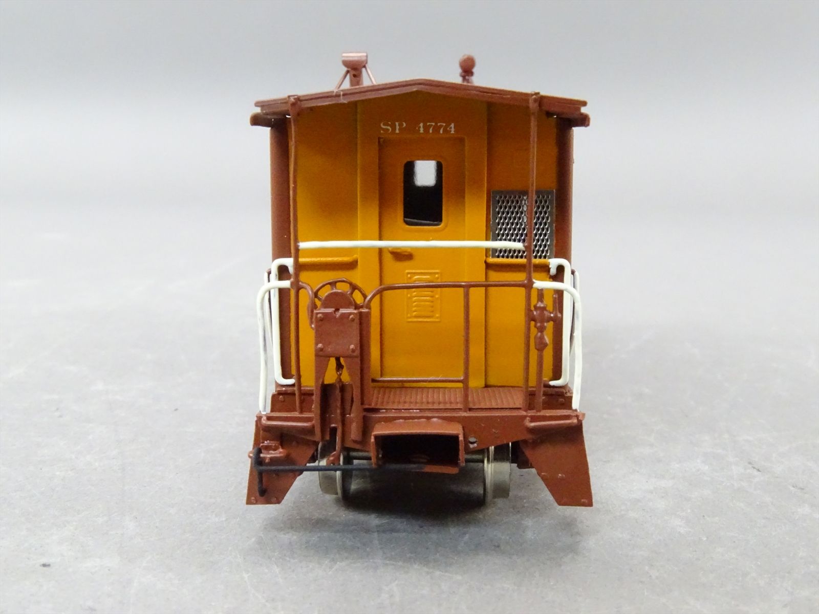 HO Brass Model - OMI 1153.1 SP Southern Pacific Bay Window Caboose C50-9 #4774 - F/P CPOMI ...