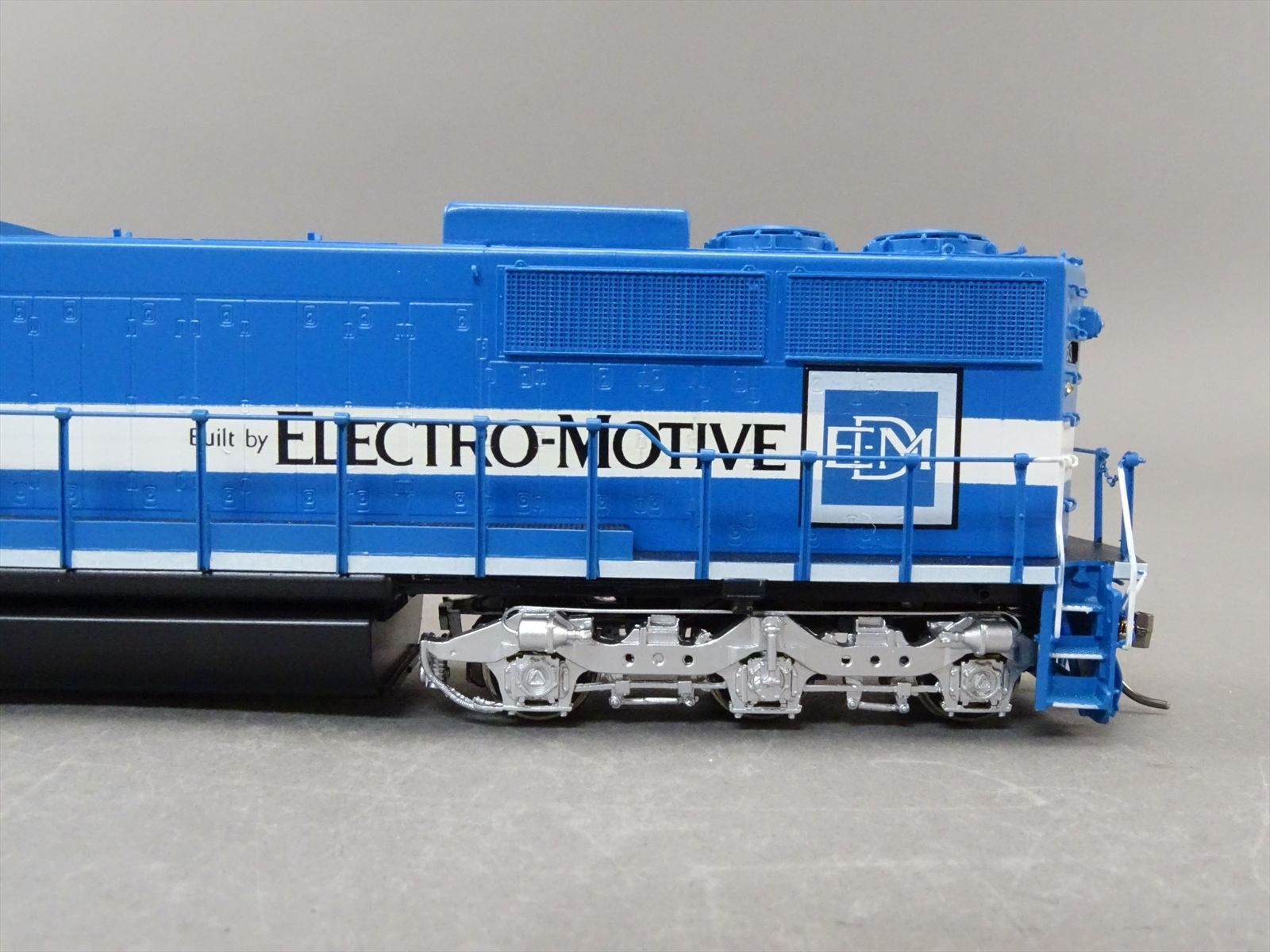 HO Brass Model - OMI 6812.1 Oakway Leasing EMD SD60 #9053 - F/P CPOMI - 1996 Run - Ajin