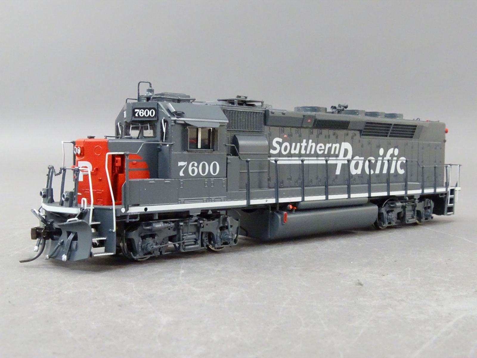 HO Brass Model - OMI 087010142.1 SP Southern Pacific GP40P-2 #7600 - F/P - 2004 Run - Ajin - 1 ...