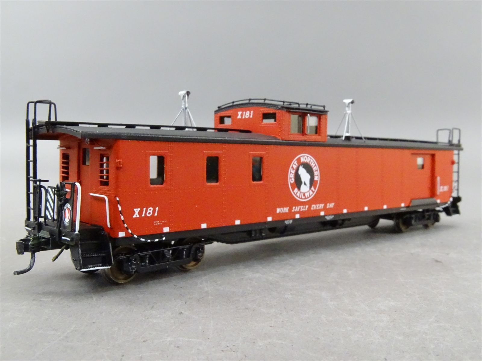 HO Brass Model - OMI 1109 GN Great Northern Long Caboose #X181 - Custom- 1980 Run - Ajin