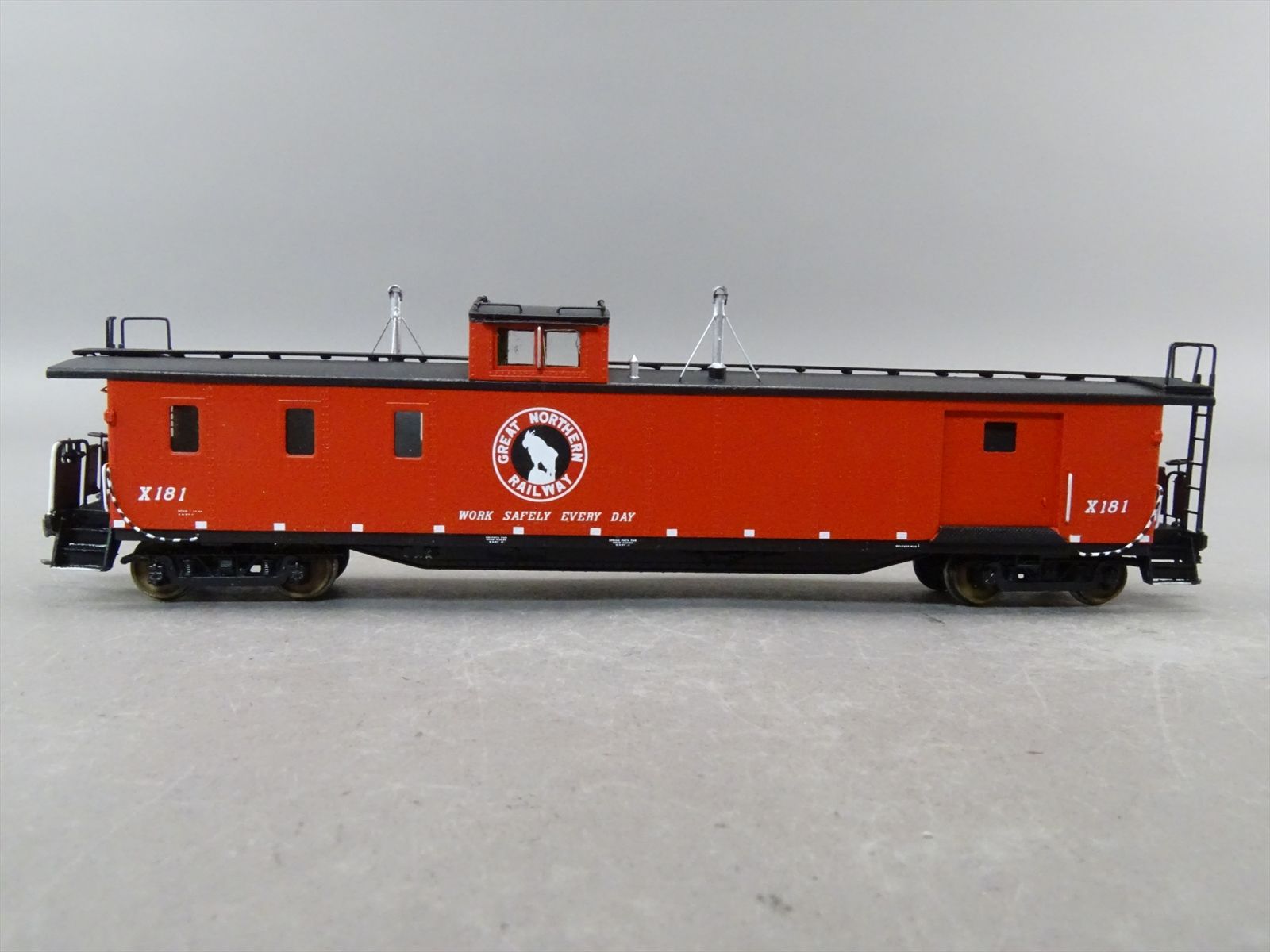 HO Brass Model - OMI 1109 GN Great Northern Long Caboose #X181 - Custom- 1980 Run - Ajin