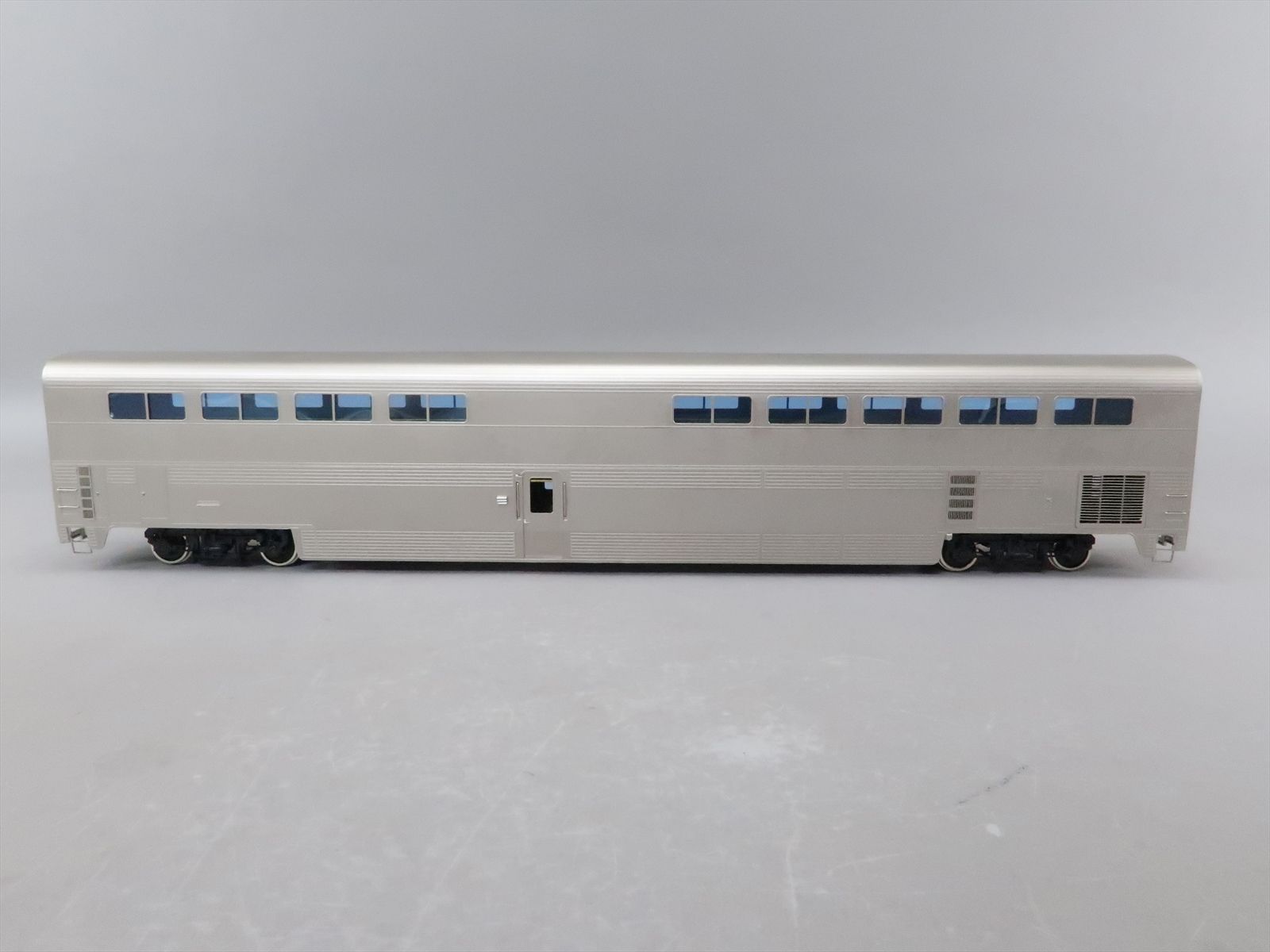 O Brass Model - OMI 0749 AMT Amtrak Superliner Diner Dining Car #38012 - F/Plated + Unlettered ...
