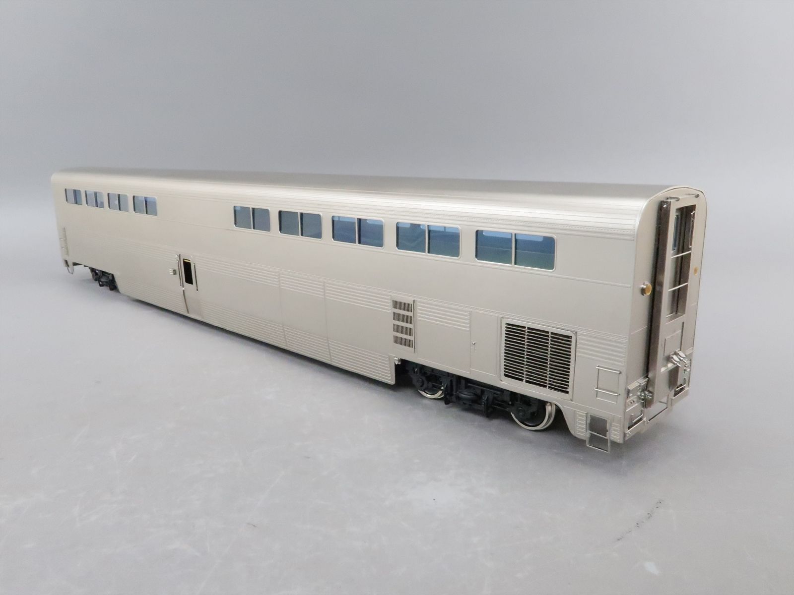 O Brass Model - OMI 0749 AMT Amtrak Superliner Diner Dining Car #38012 - F/Plated + Unlettered ...