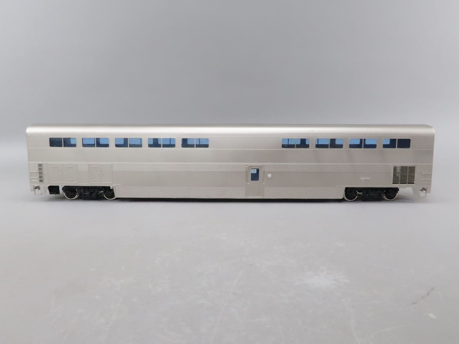 O Brass Model - OMI 0749 AMT Amtrak Superliner Diner Dining Car #38012 - F/Plated + Unlettered ...