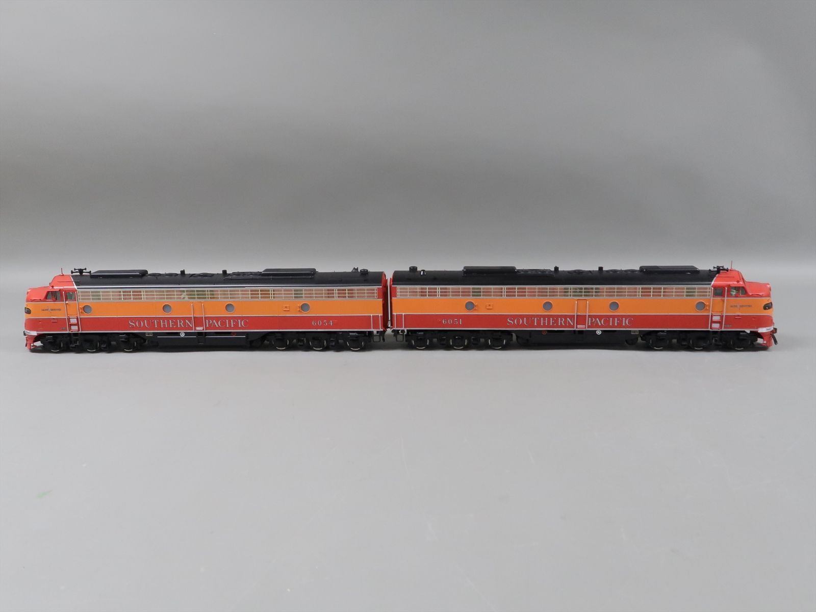 O Brass Model - Key CS#85 SP Southern Pacific E9 E9A A-A Set Daylight #6051 + #6054 - F/P - 1990 ...