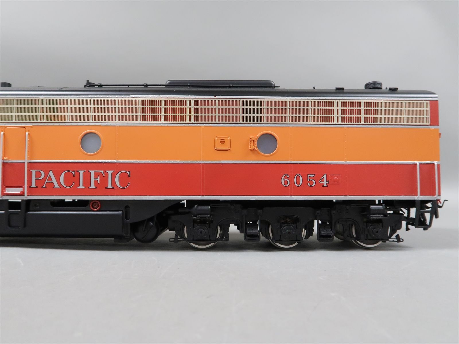 O Brass Model - Key CS#85 SP Southern Pacific E9 E9A A-A Set Daylight #6051 + #6054 - F/P - 1990 ...