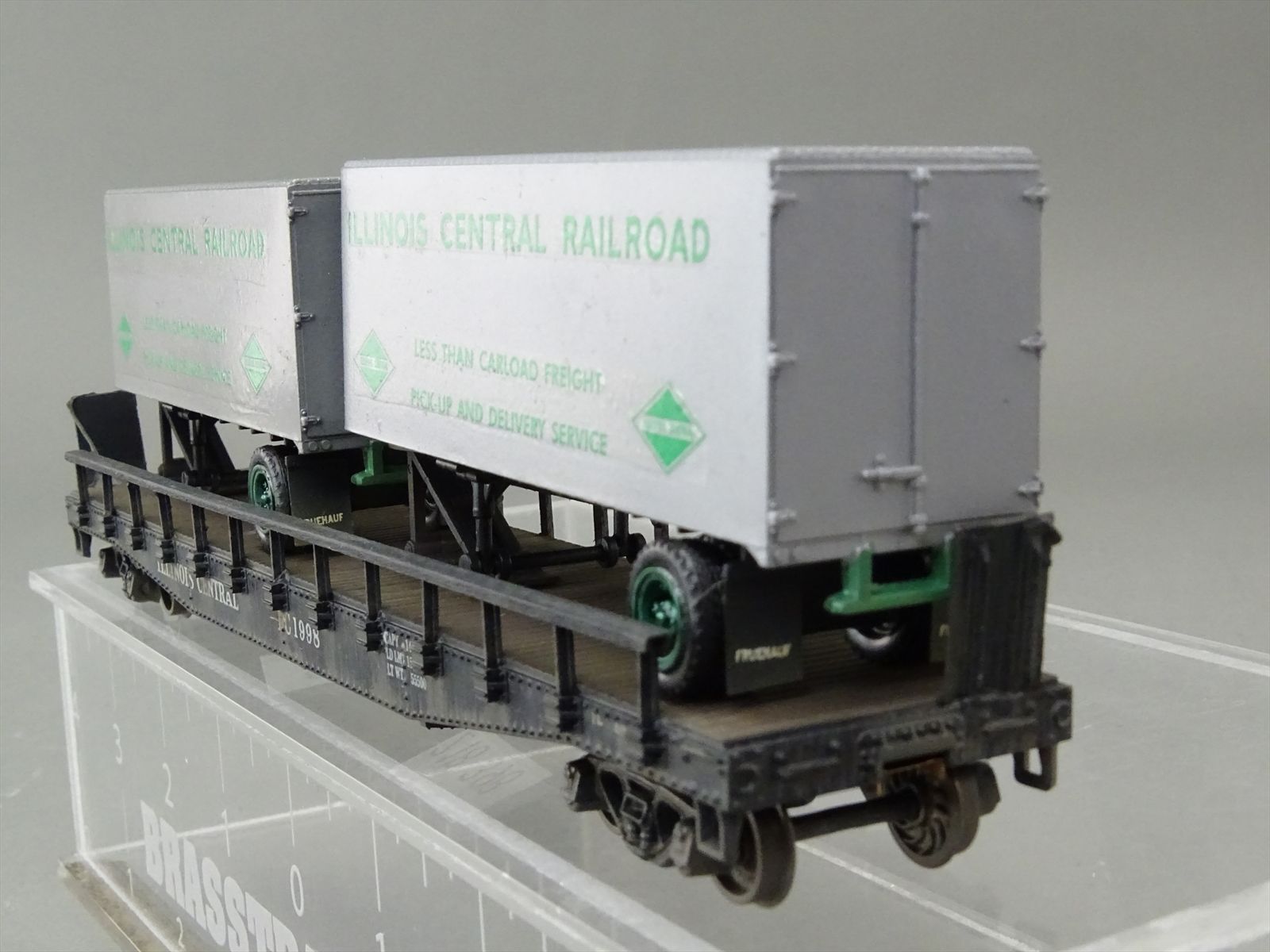 HO Plastic / Resin - IC Illinois Central Flatcar + Piggyback Trailers ...