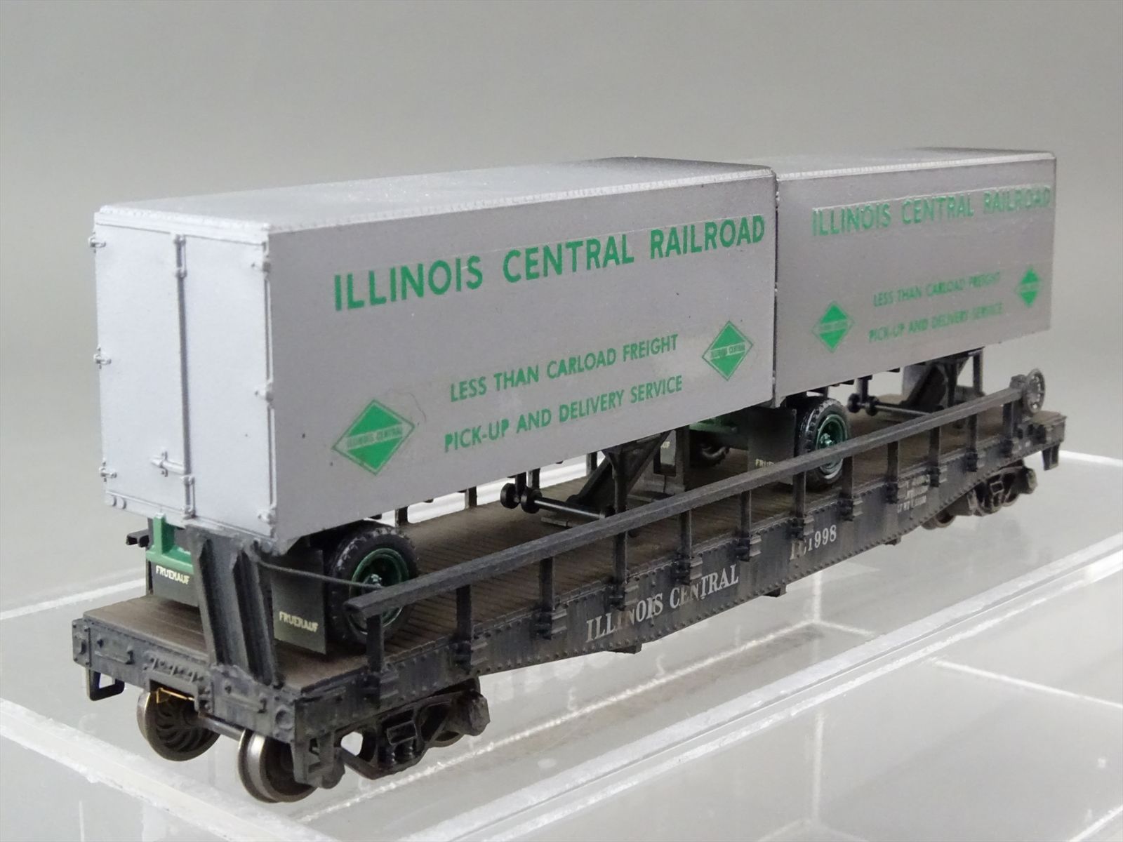 HO Plastic / Resin - IC Illinois Central Flatcar + Piggyback Trailers ...
