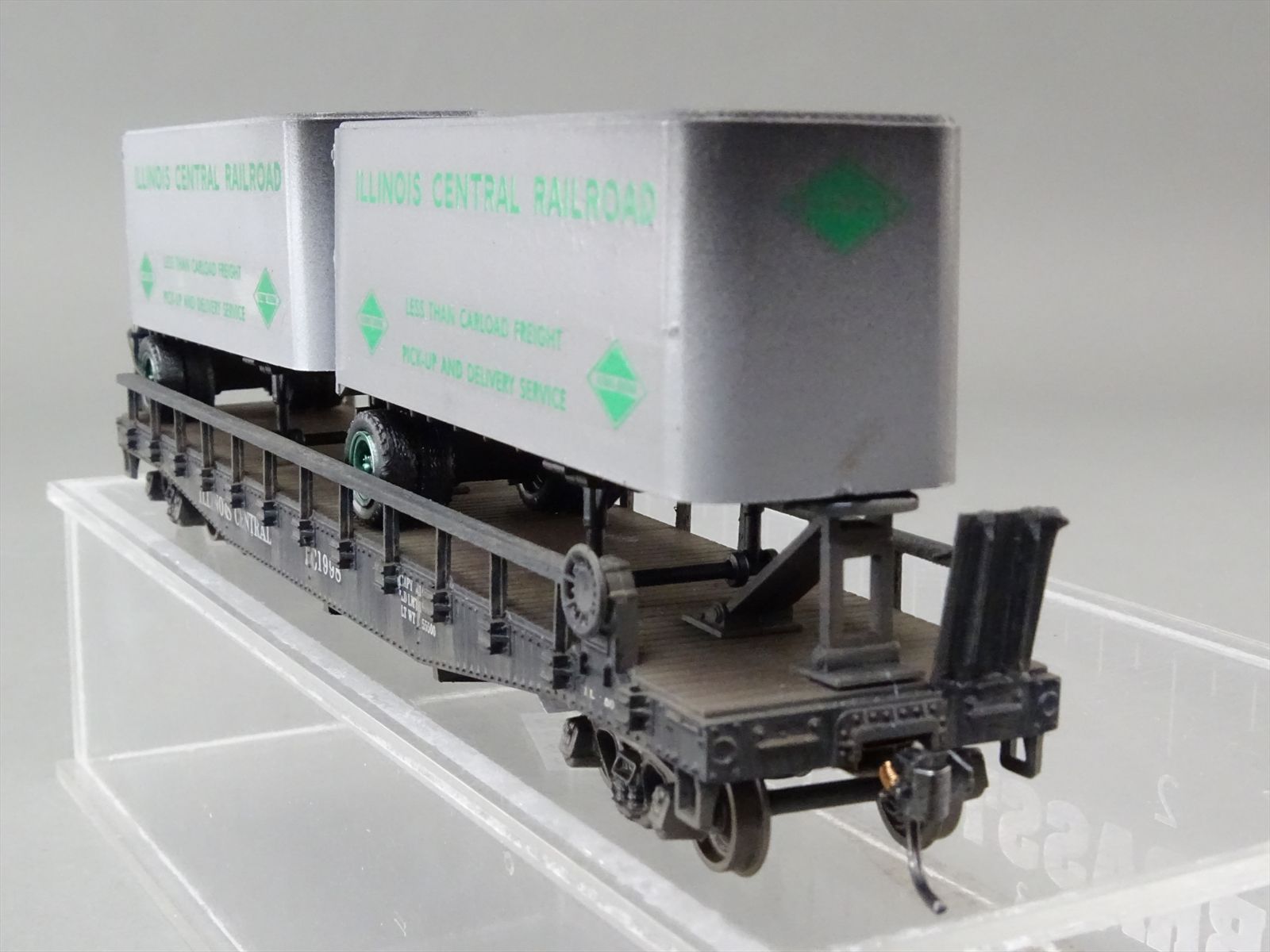 HO Plastic / Resin - IC Illinois Central Flatcar + Piggyback Trailers ...