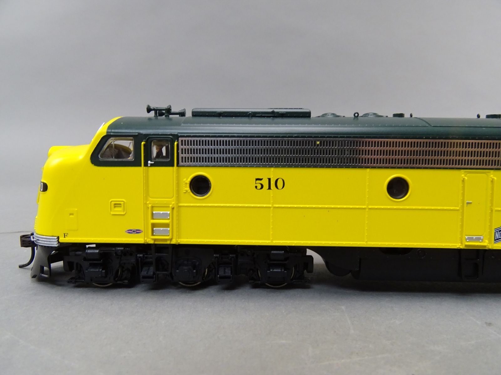 HO Plastic Model - BLI 2750 C&NW Chicago & Northwestern E8 E8A #510 - F ...