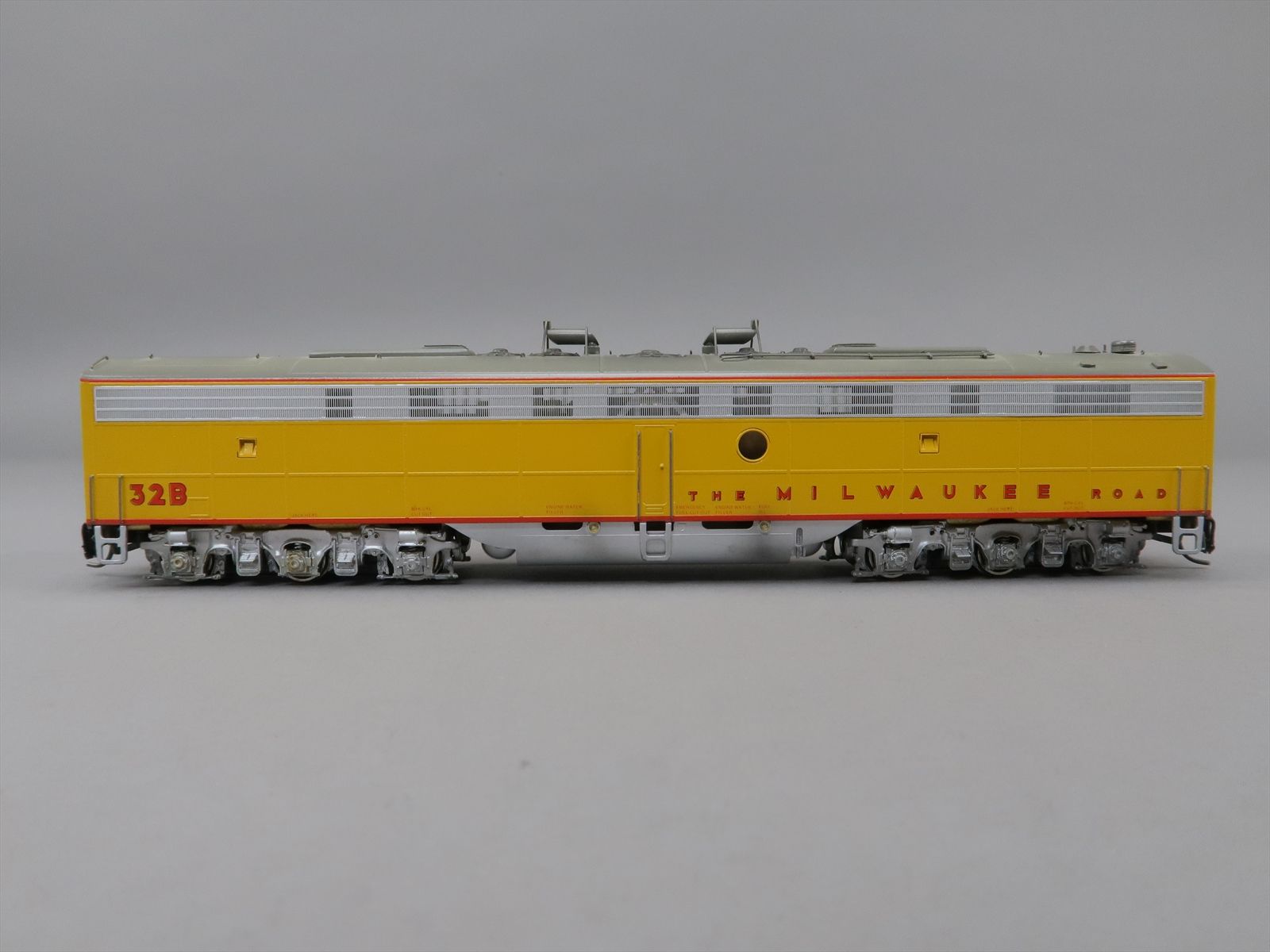 HO Brass Model - Oriental Milwaukee E9 E9B 2400HP #32B - Custom - 1986 Run - Samhongsa