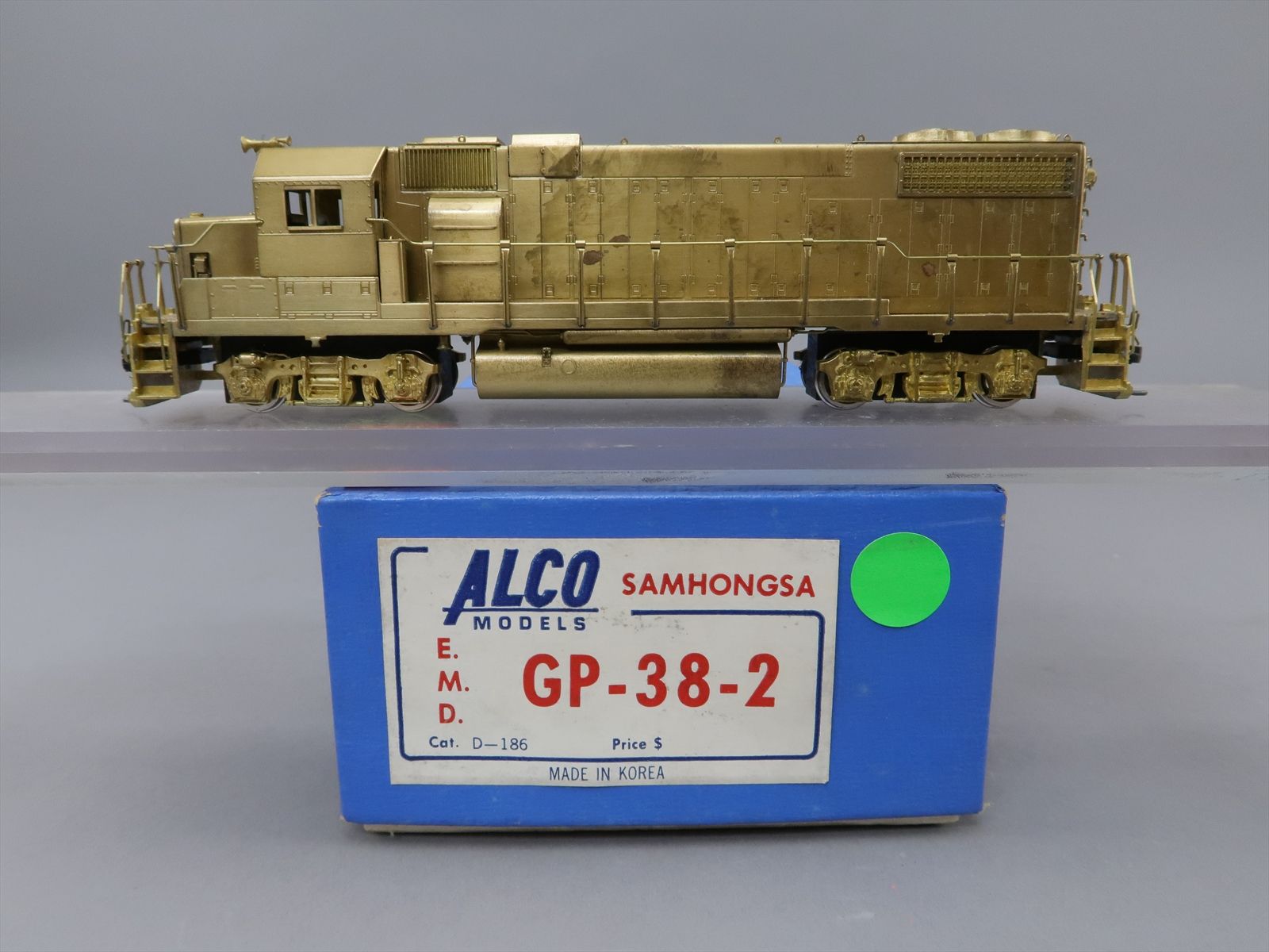 HO Brass Model - ALCO D-186 EMD GP-38-2 Diesel Locomotive - Unpainted - Samhongsa *RUNNING ISSUE*