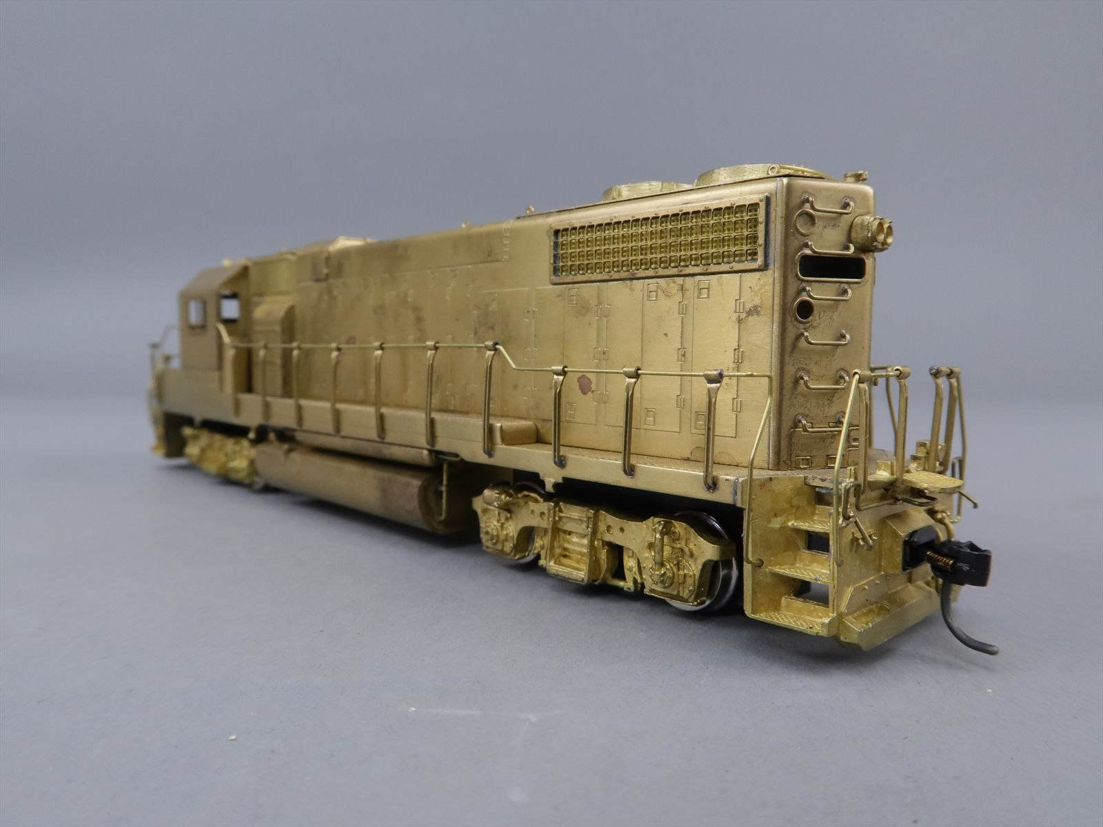 HO Brass Model - ALCO D-186 EMD GP-38-2 Diesel Locomotive - Unpainted - Samhongsa *RUNNING ISSUE*