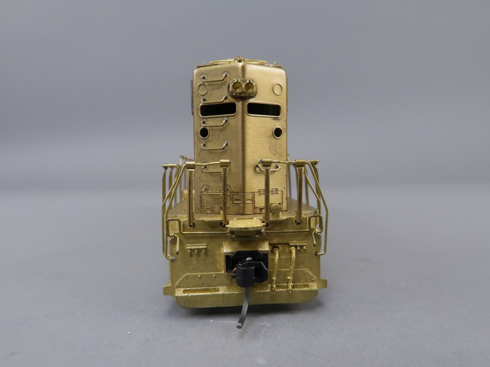 HO Brass Model - ALCO D-186 EMD GP-38-2 Diesel Locomotive - Unpainted - Samhongsa *RUNNING ISSUE*