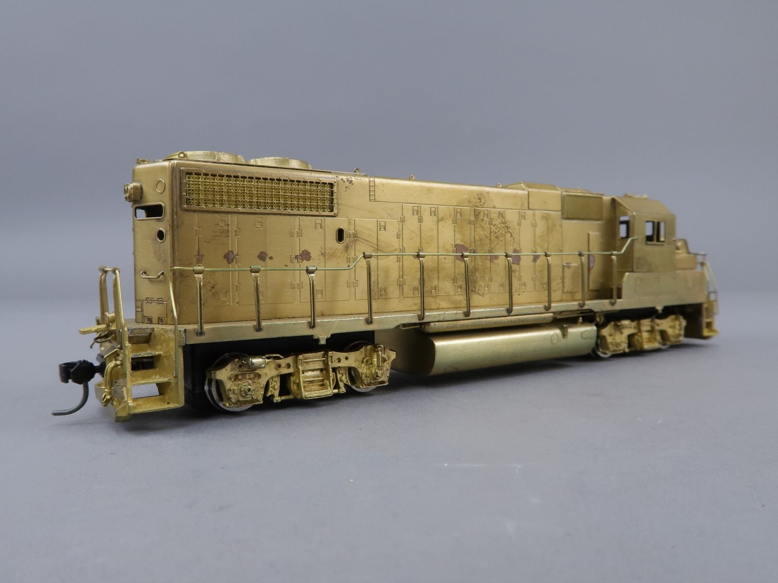 HO Brass Model - ALCO D-186 EMD GP-38-2 Diesel Locomotive - Unpainted - Samhongsa *RUNNING ISSUE*