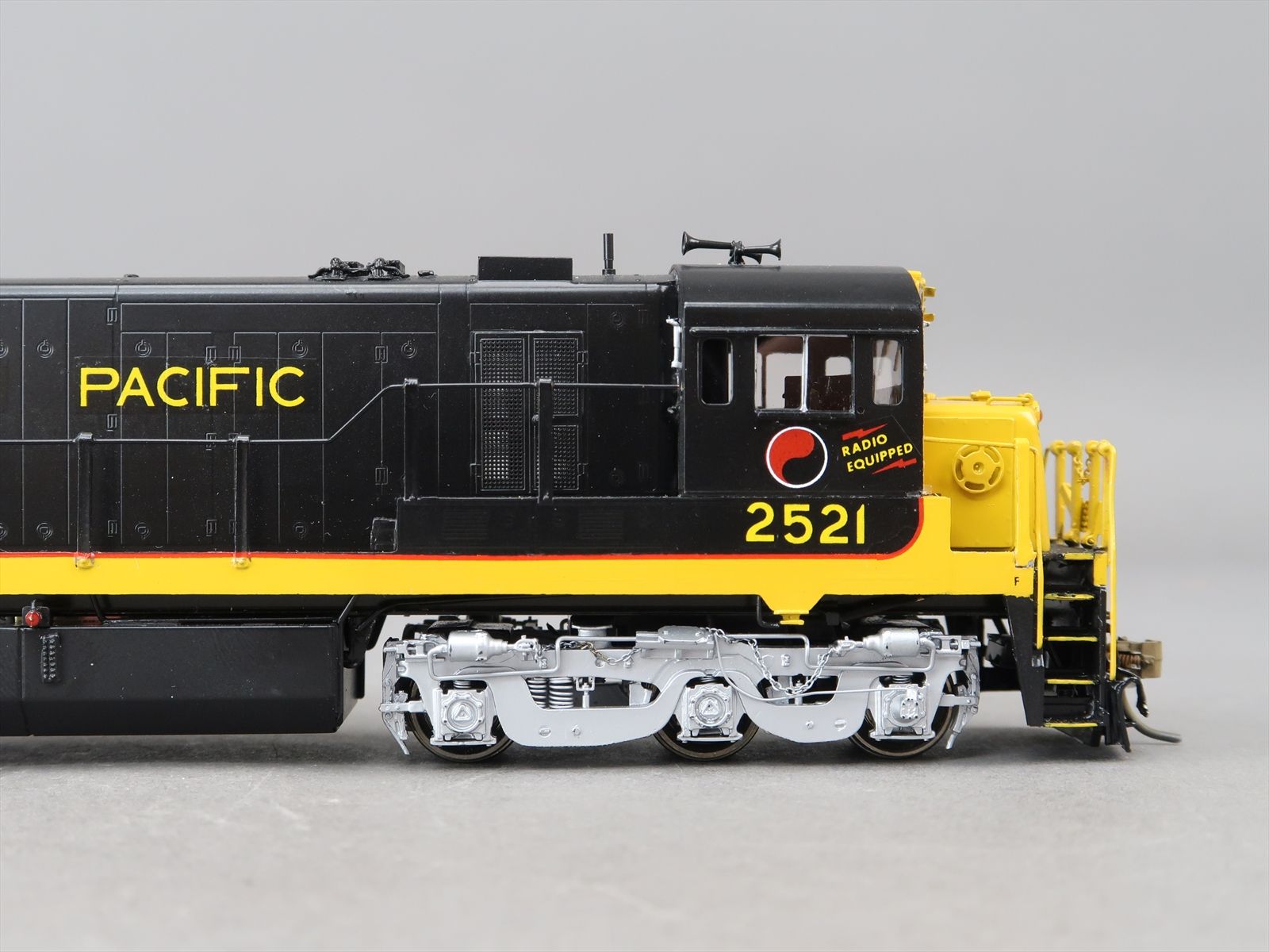 HO Brass Model - OMI 6265 NP Northern Pacific U25C Phase IIIa #2521 ...