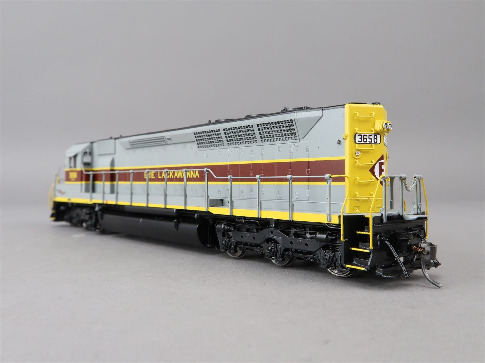 HO Brass Model - OMI 6384.1 EL Erie Lackawanna SDP45 Yellow / Gray #3658 - F/P - 1999 Run - Ajin