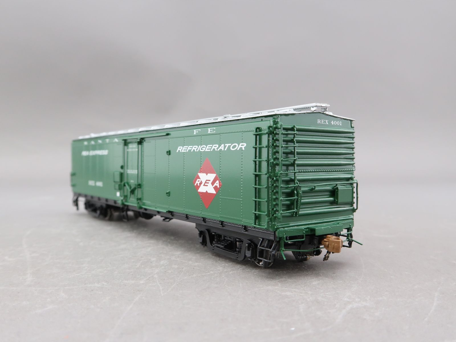 HO Brass Model - TCY 1418.2 AT&SF Santa Fe REA Express Car Reefer #4001 ...
